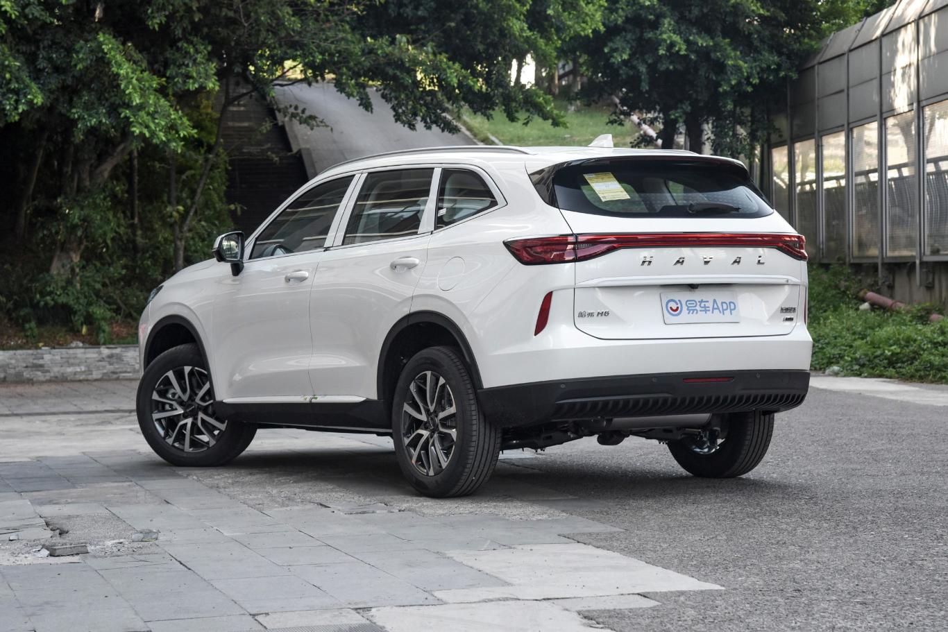 【哈弗H6混动 1.5T DHT版侧后45度车头向左水平图片-汽车图片大全】-易车