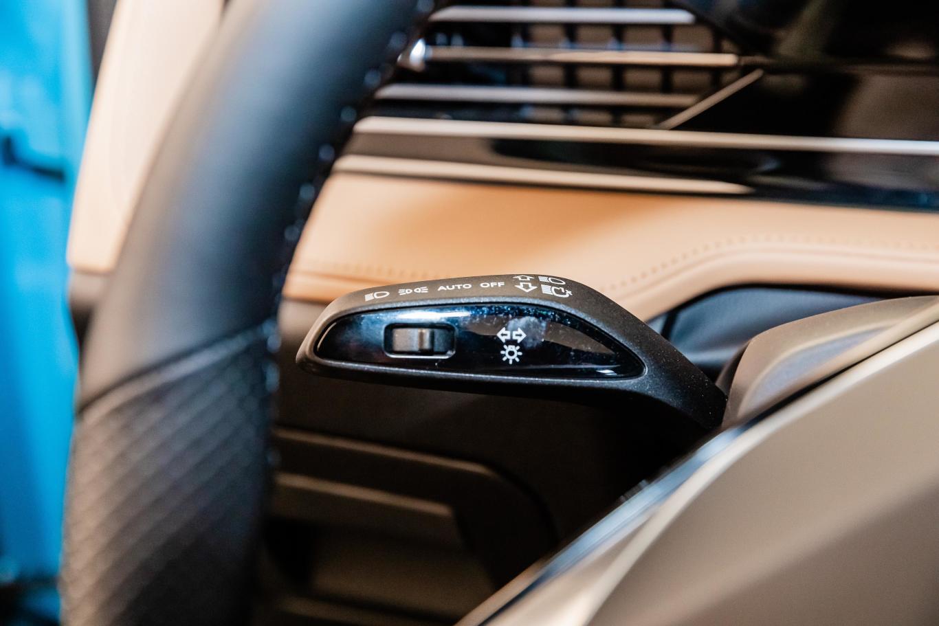 【荣威eRX51.5T 50km 超混尊荣版灯光控制区图片-汽车图片大全】-易车