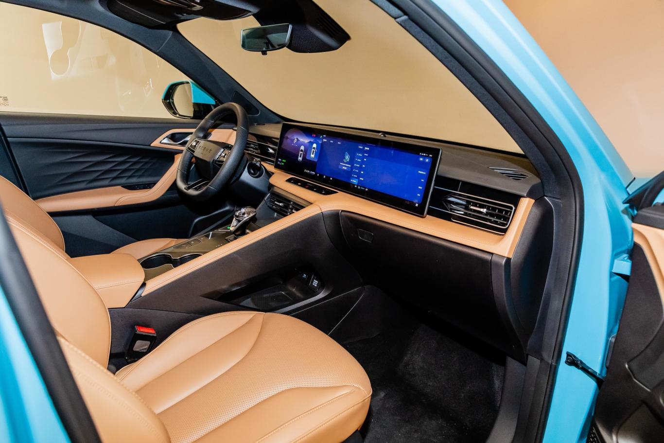 【荣威eRX51.5T 50km 超混尊荣版内饰全景副驾方向图片-汽车图片大全】-易车