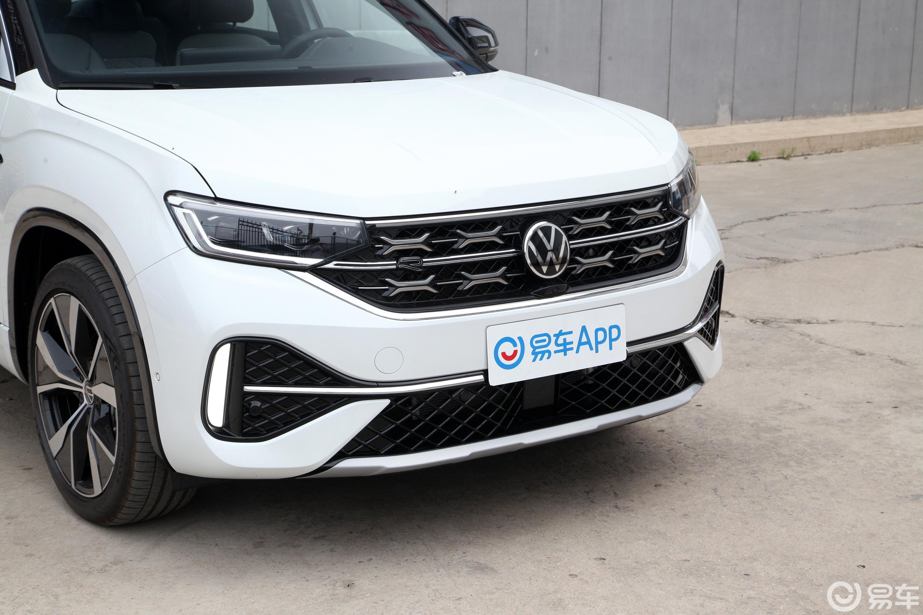 【探岳X380TSI 四驱旗舰智慧版前格栅侧俯拍图片-汽车图片大全】-易车