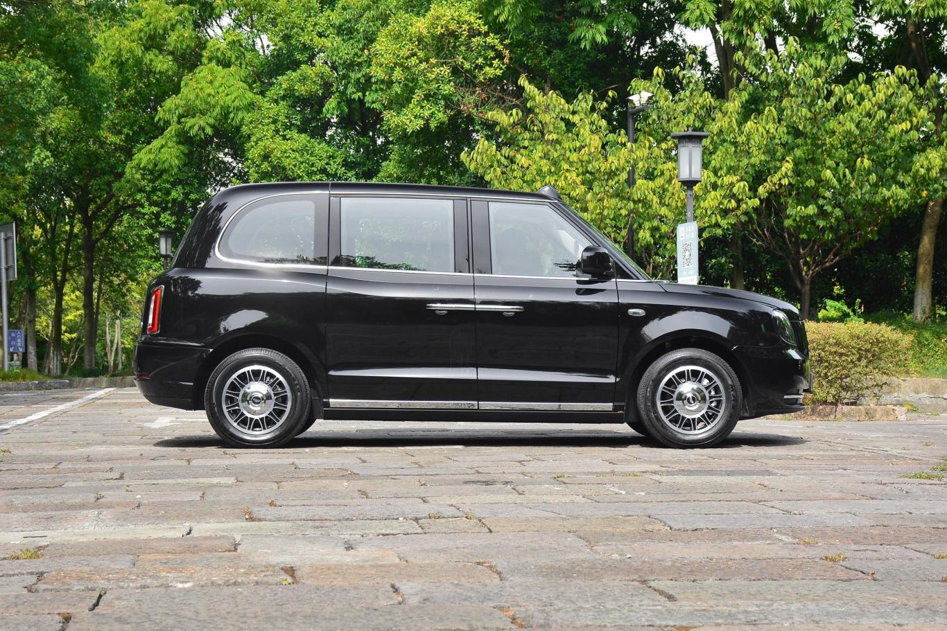 【LEVC TX纯电版 410km 出行版 7座正侧车头向右水平图片-汽车图片大全】-易车