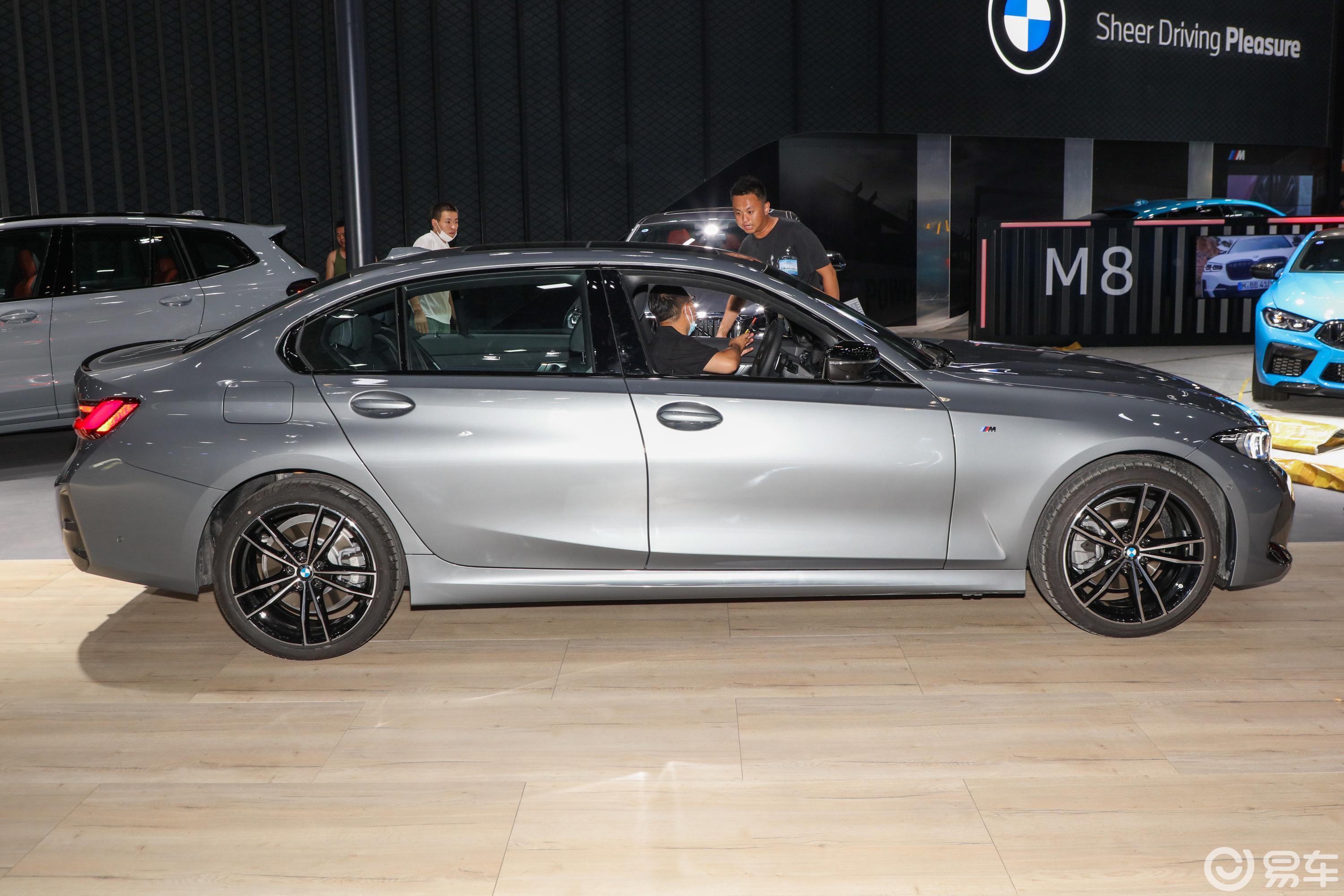 【宝马3系330Li M运动曜夜套装正侧车头向右水平图片-汽车图片大全】-易车