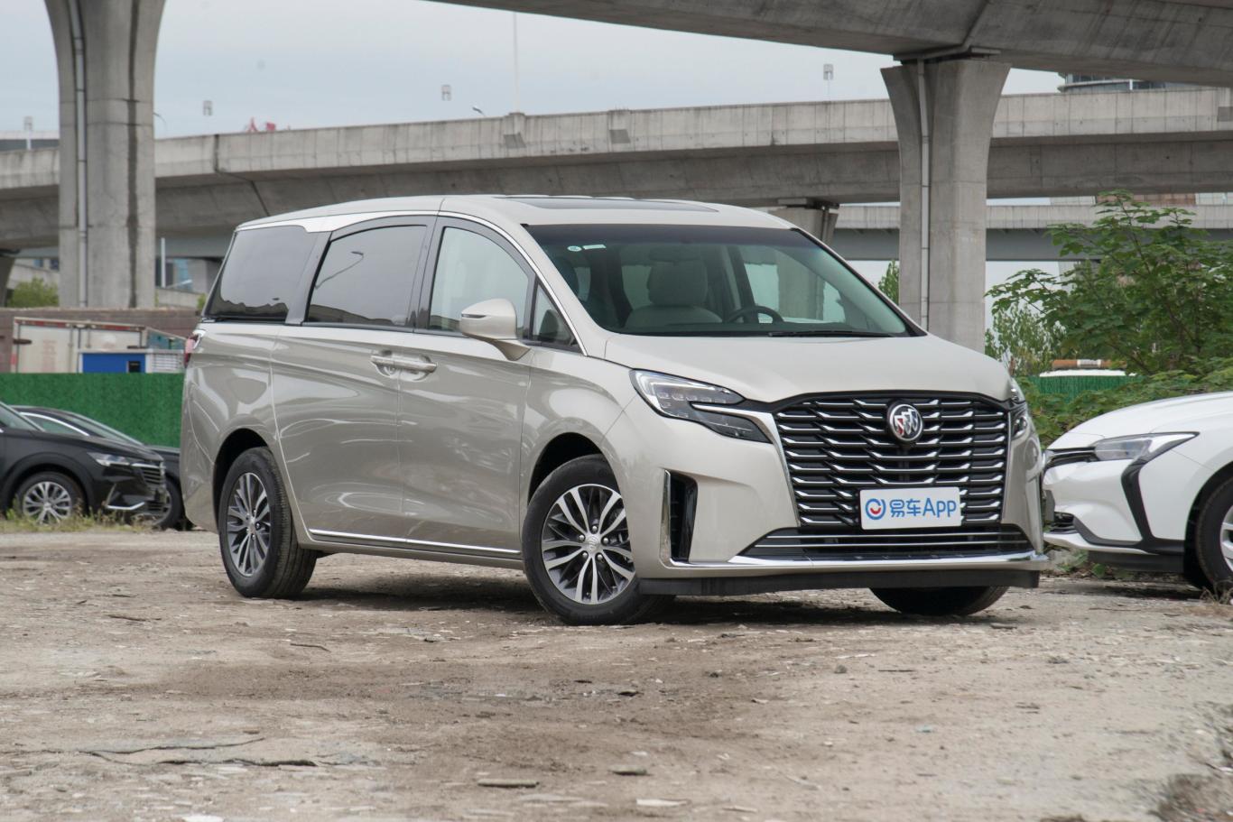 【别克GL8改款 ES陆尊 2.0T 舒适型 7座侧前45度车头向右水平图片-汽车图片大全】-易车