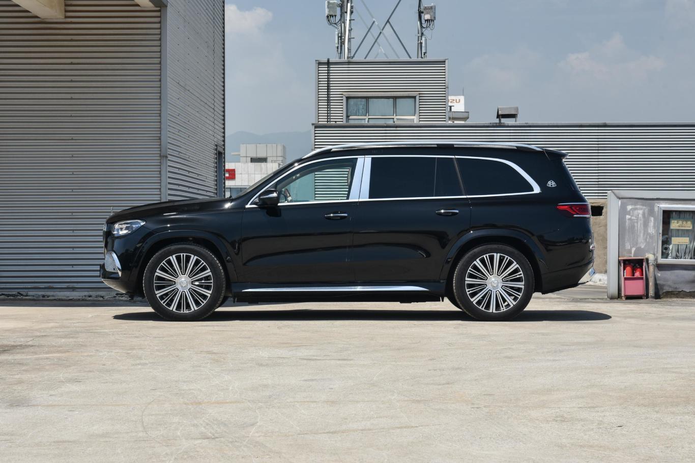 【迈巴赫GLSGLS 600 4MATIC 礼乐版正侧车头向左水平图片-汽车图片大全】-易车