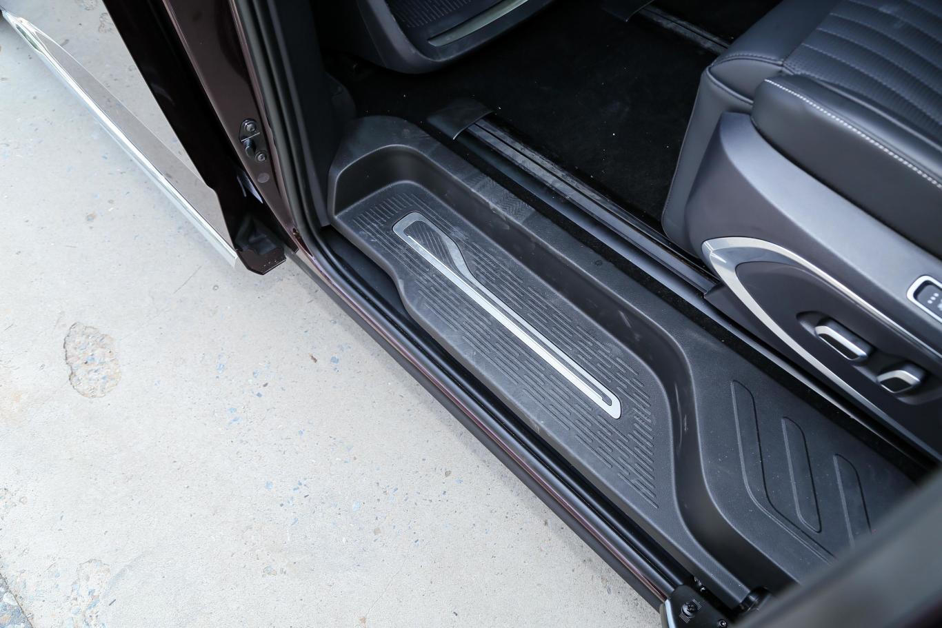 【大通G902.0T 星云版 6座后排空间图片-汽车图片大全】-易车