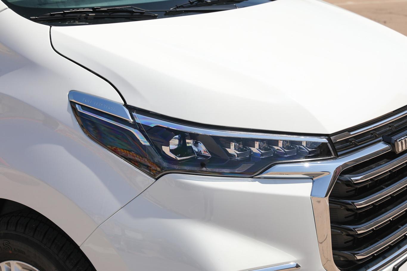 【大通G20ES 2.0T 自动超值版 汽油大灯侧45度俯拍图片-汽车图片大全】-易车