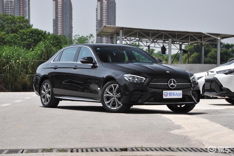 【奔驰E级2023款E 300 L 运动时尚型侧前45度车头向右水平汽车图片-汽车图片大全】-易车