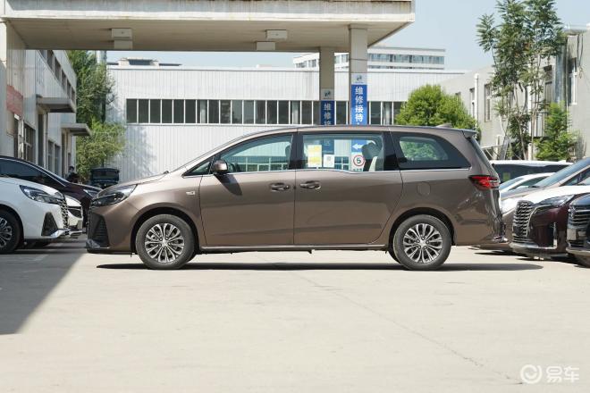 别克GL8陆上公务舱推出双11限时钜惠 售19.79万元起_汽车产经网