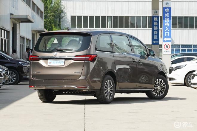 别克GL8陆上公务舱推出双11限时钜惠 售19.79万元起_易车