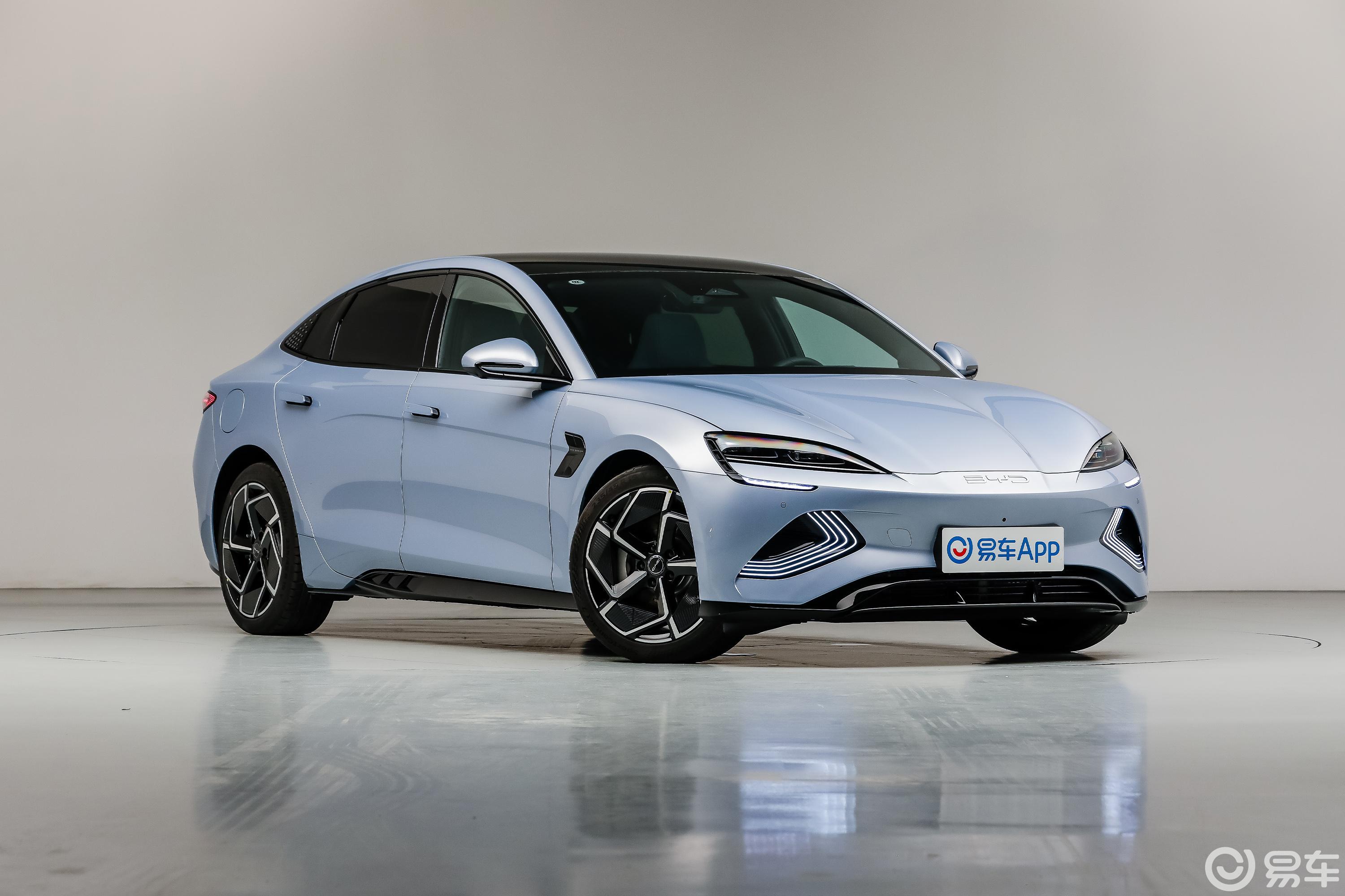 【海豹EV 700km 后驱长续航版侧前45度车头向右水平图片-汽车图片大全】-易车