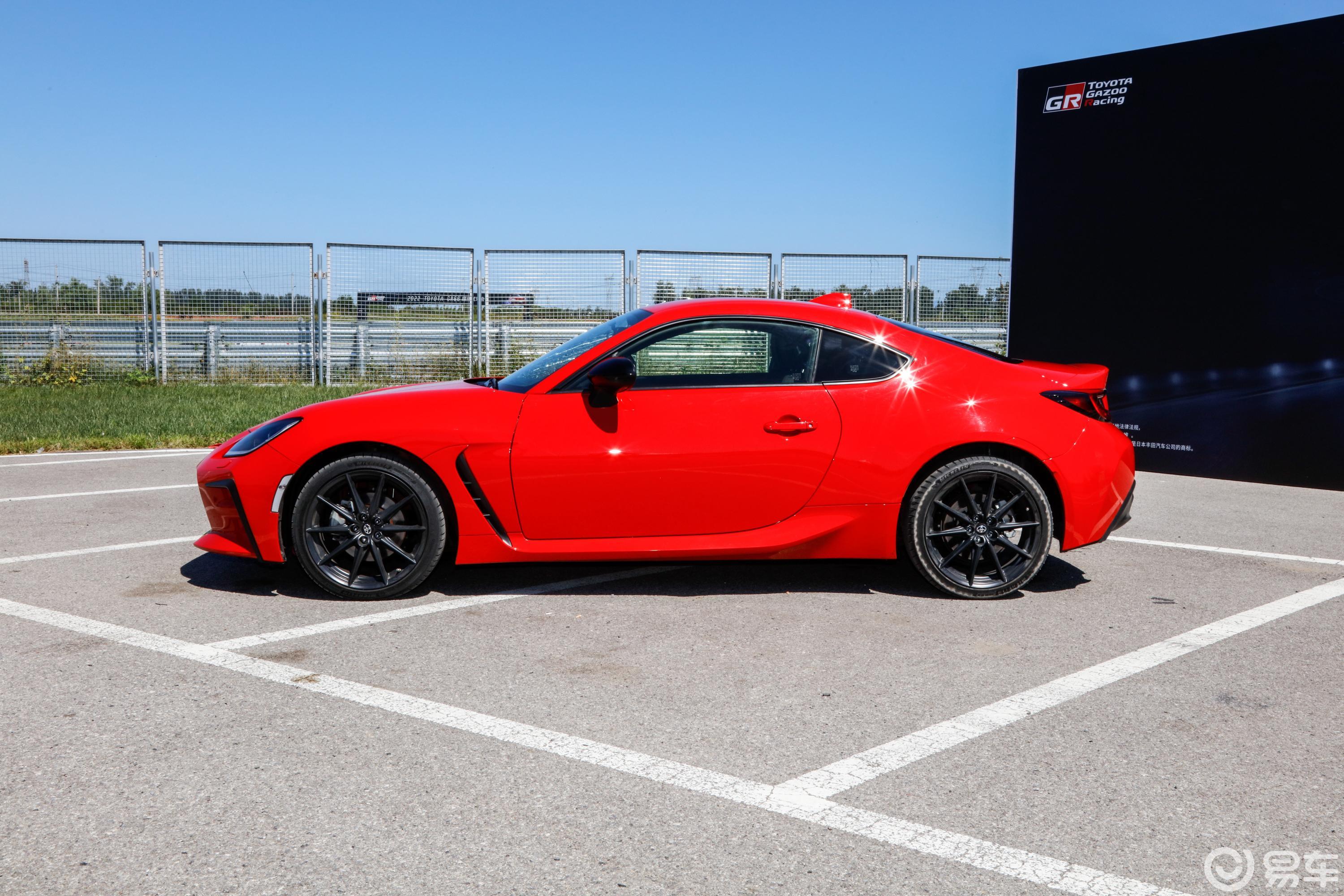 【丰田86GR 86 2.4L 自动版正侧车头向左水平图片-汽车图片大全】-易车