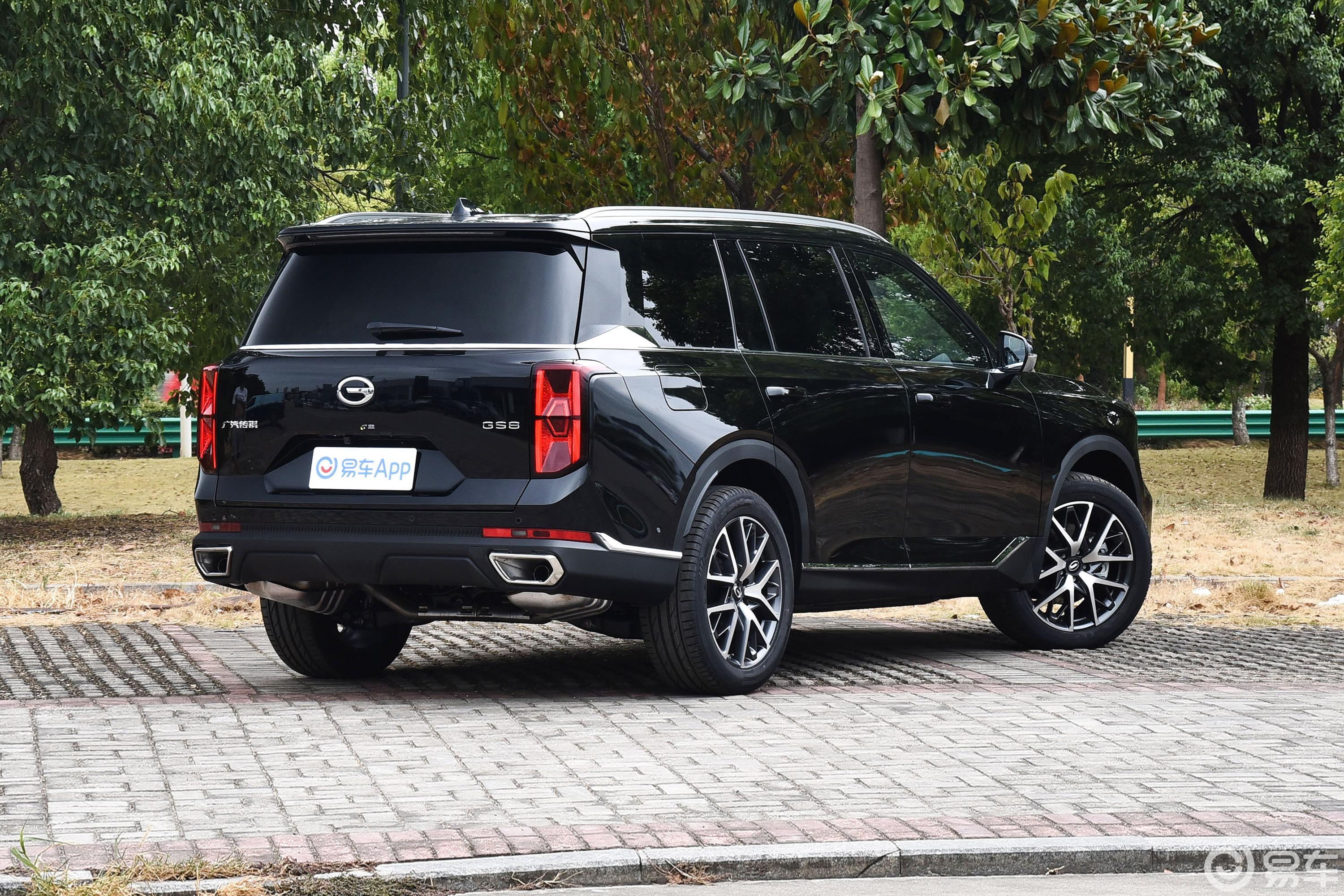 【传祺GS82.0T 两驱尊享版 7座侧后45度车头向右水平图片-汽车图片大全】-易车