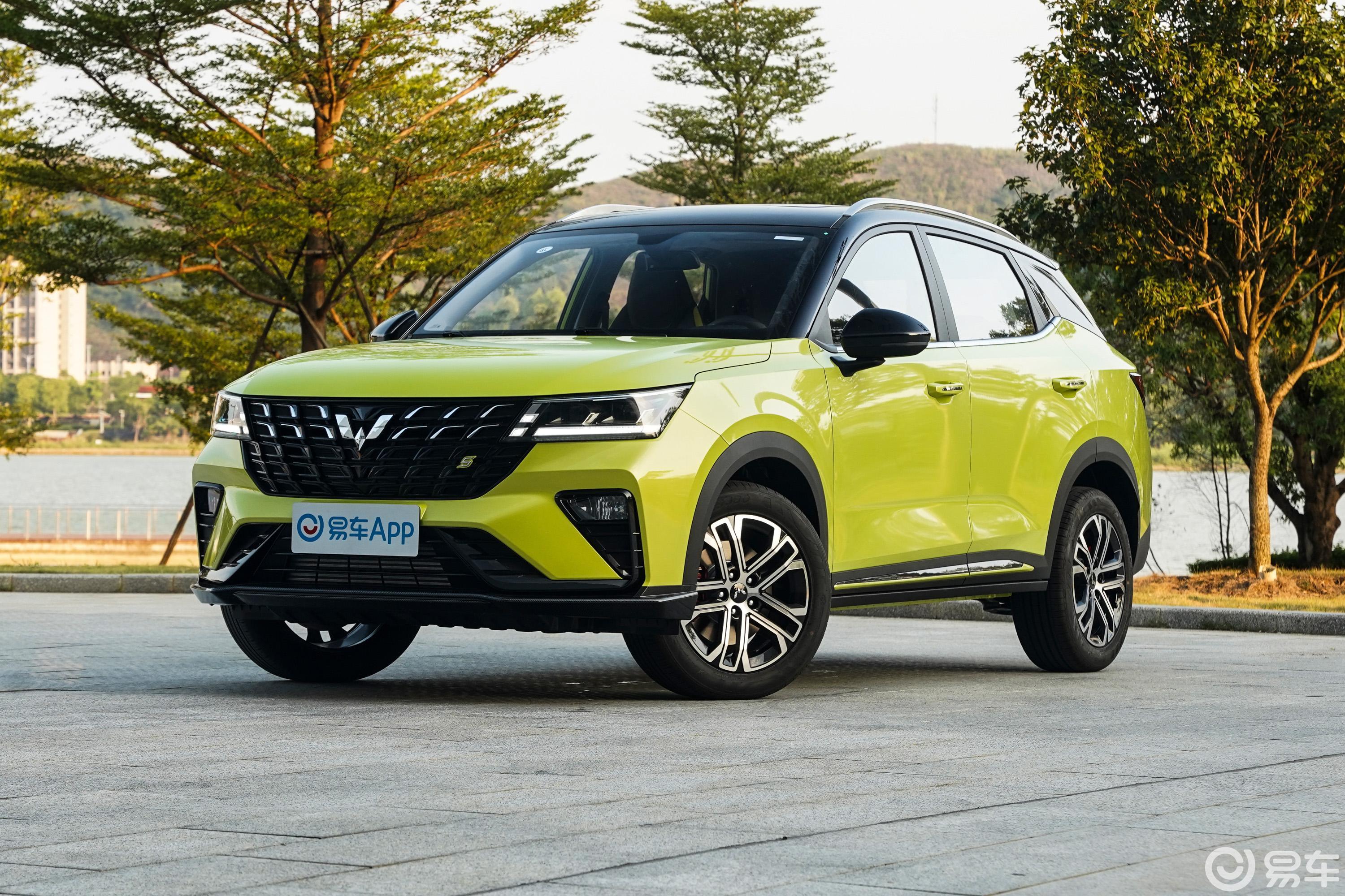 【五菱星驰1.5T CVT潮酷型侧前45度车头向左水平图片-汽车图片大全】-易车