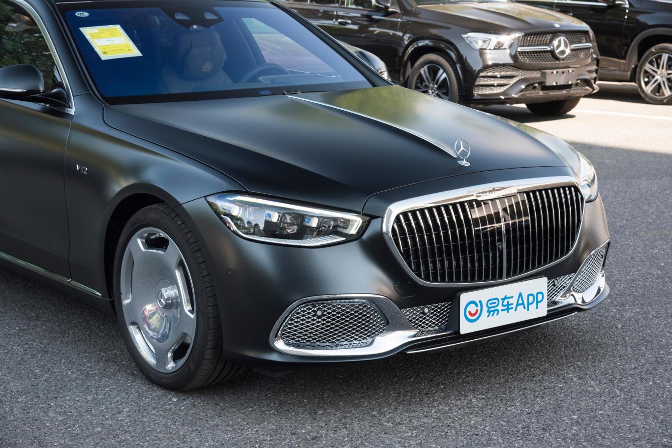 【迈巴赫S级S 680 4MATIC 匠心高定首发版前格栅侧俯拍图片-汽车图片大全】-易车