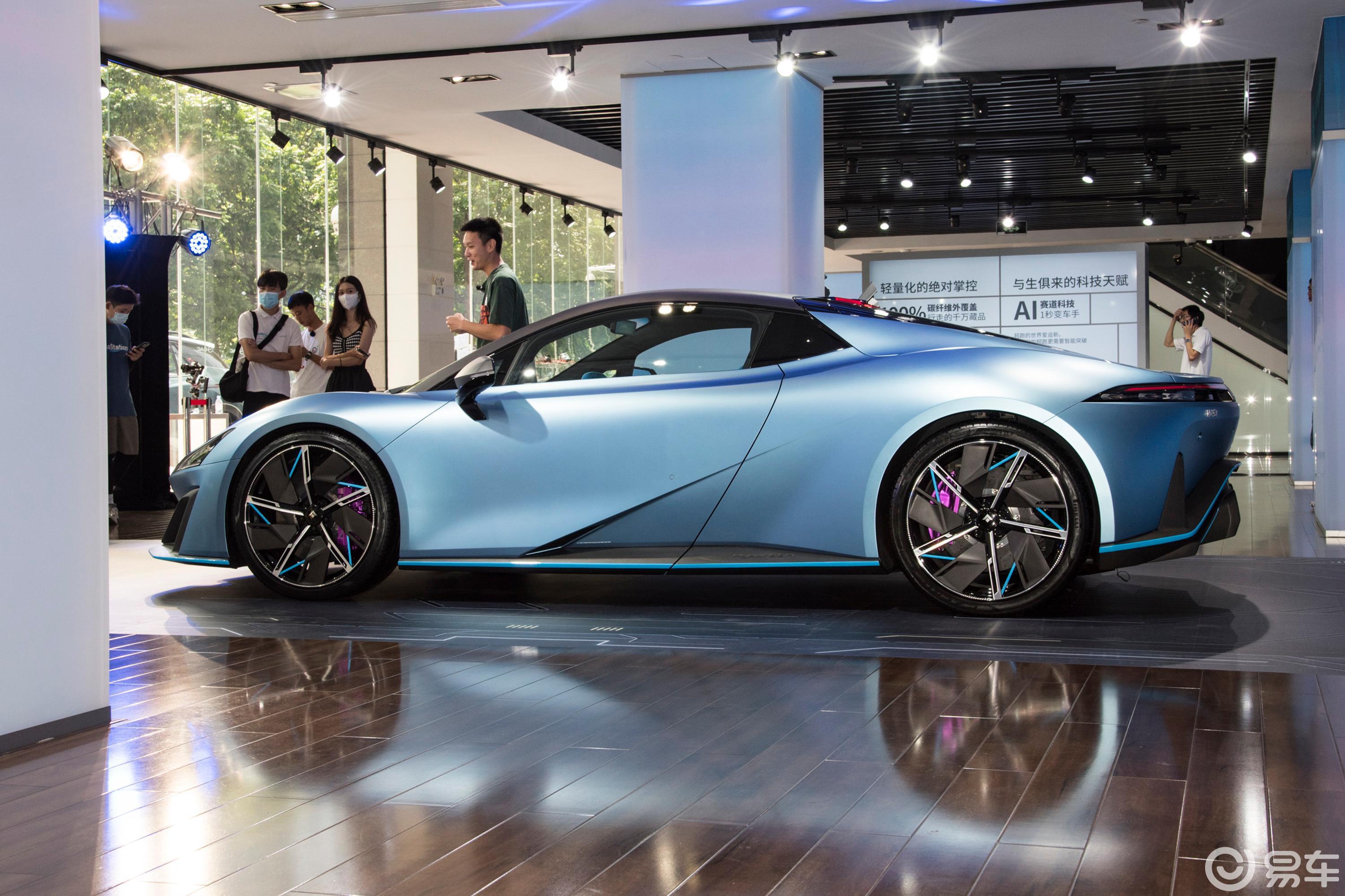【昊铂SSRHyper SSR Ultimate 赛道版正侧车头向左水平图片-汽车图片大全】-易车