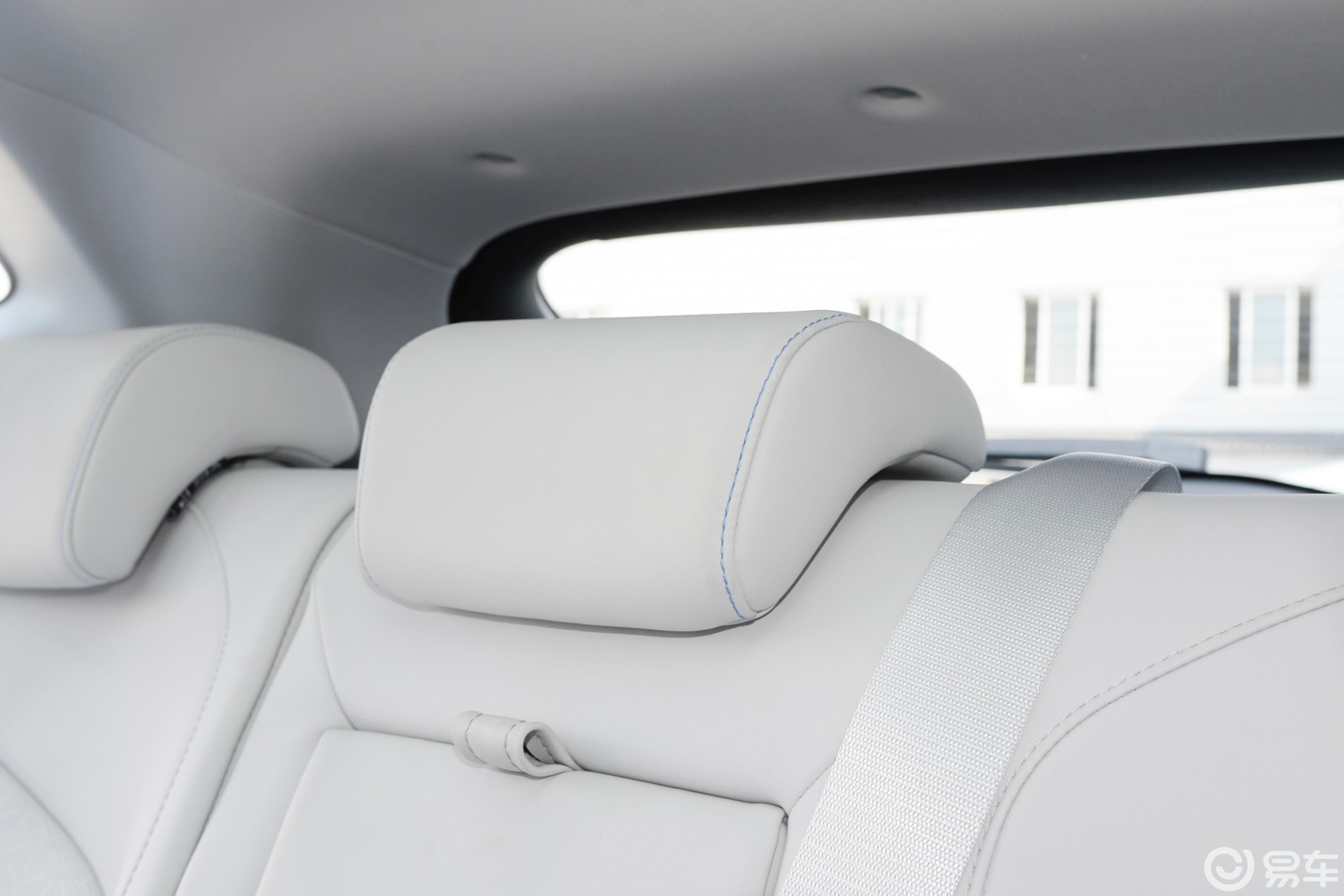 【长安欧尚Z6新能源1.5T 150km 旗舰型后排空间图片-汽车图片大全】-易车