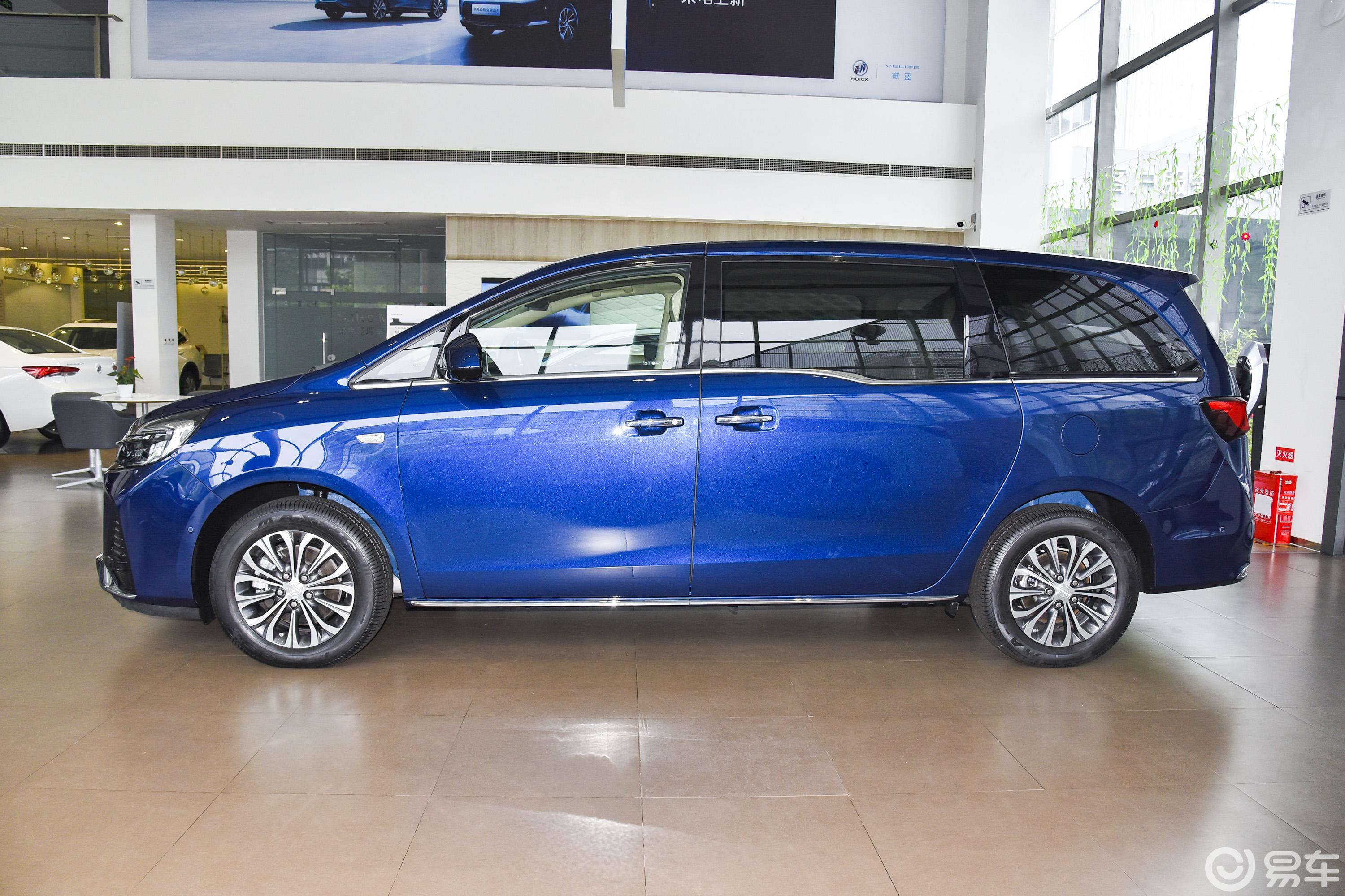 【2023款 陆上公务舱 652T 尊贵型福祉版 7座汽车图片-汽车图片大全】-易车