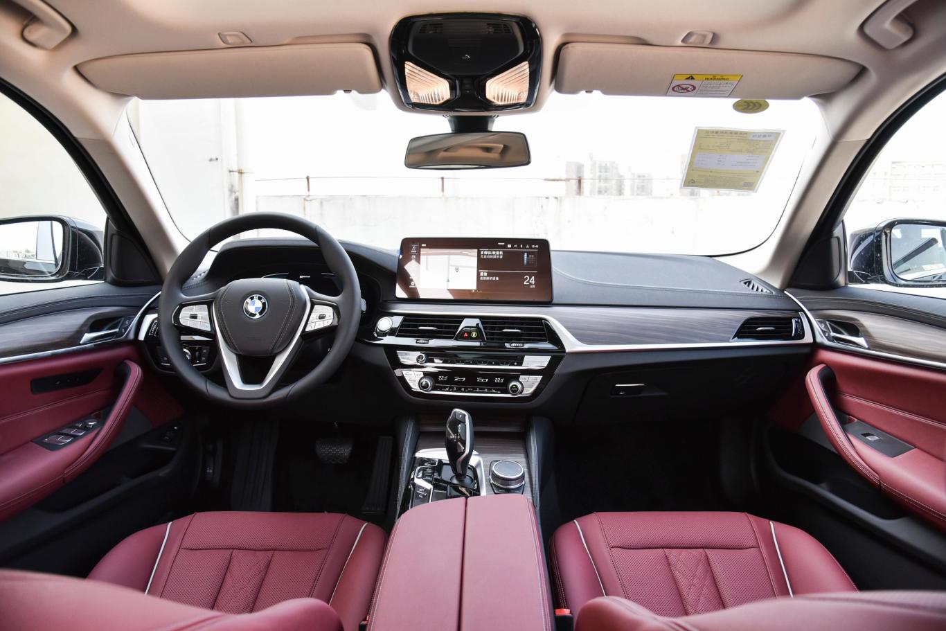 【宝马5系 插电混动改款二 535Le 豪华套装内饰全景正拍图片-汽车图片大全】-易车