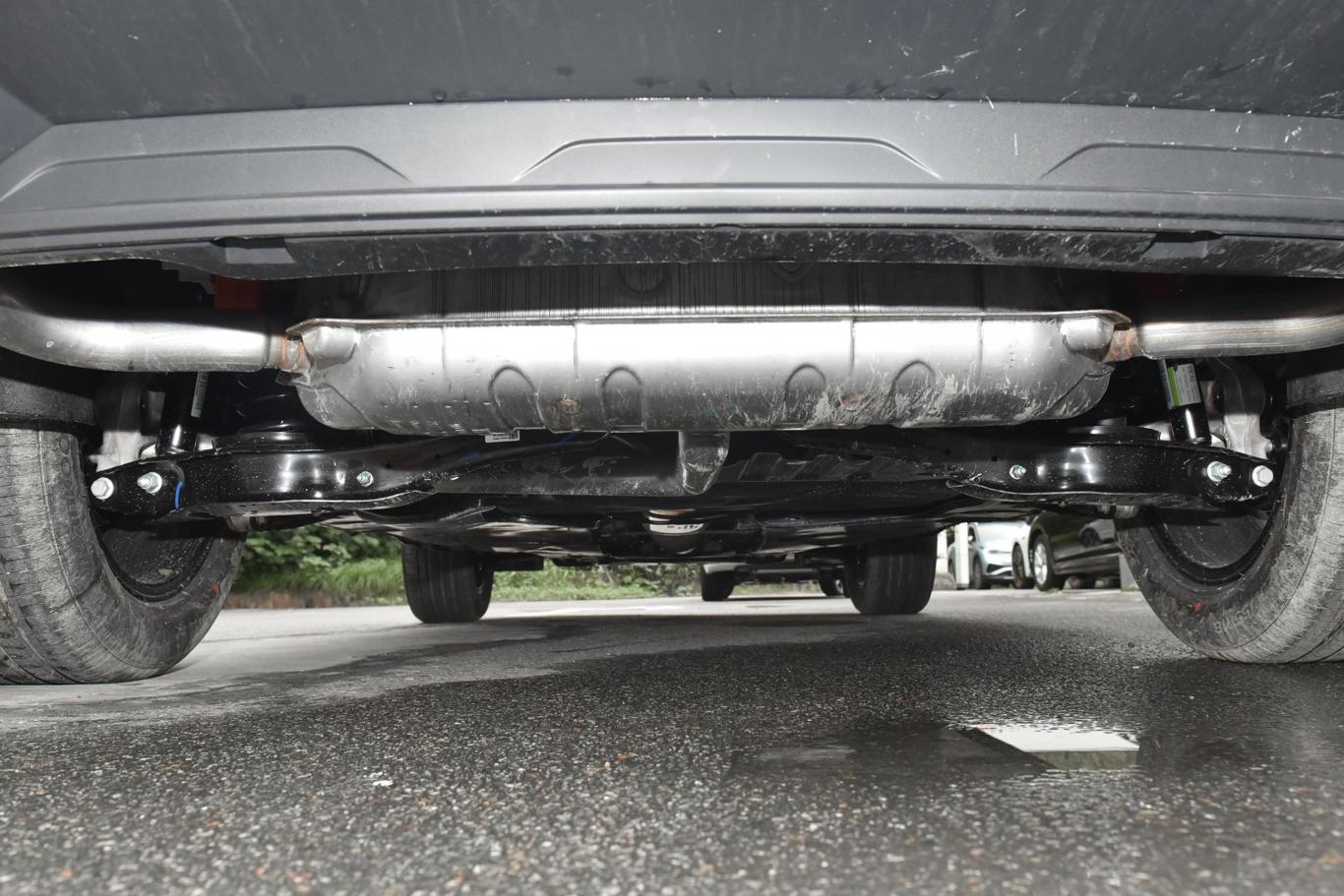 【途观L330TSI 两驱智享版 5座后悬挂整体图片-汽车图片大全】-易车