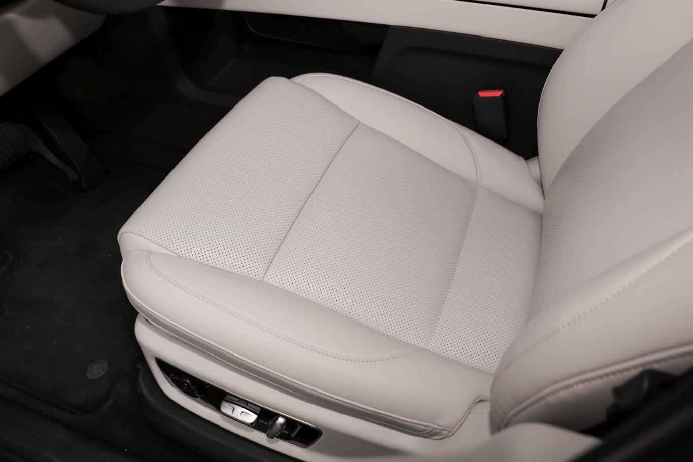 【理想L8L8 Max主驾驶位图片-汽车图片大全】-易车