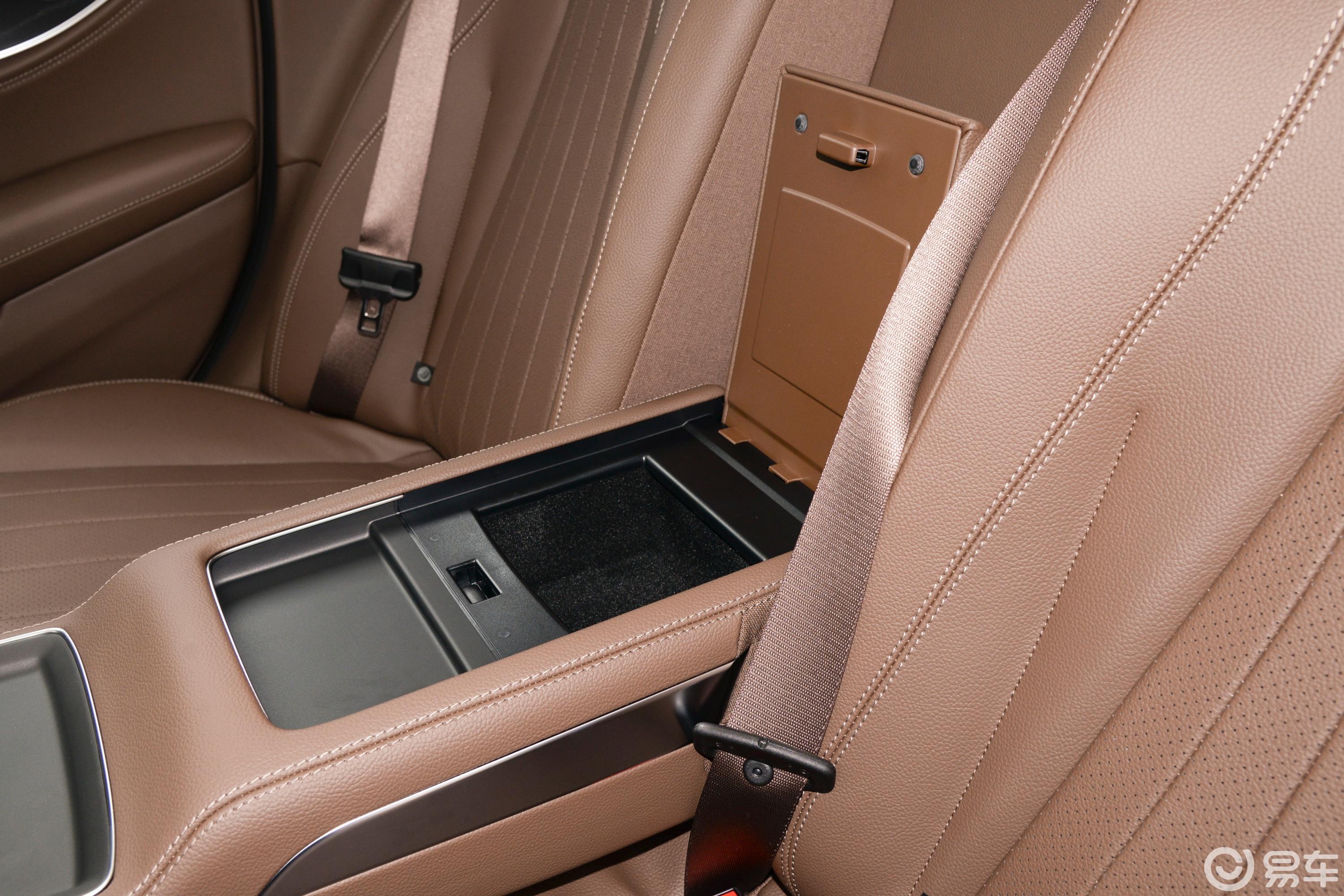 【奔驰E级 插电混动E 350 e L 插电式混合动力轿车后排空间图片-汽车图片大全】-易车