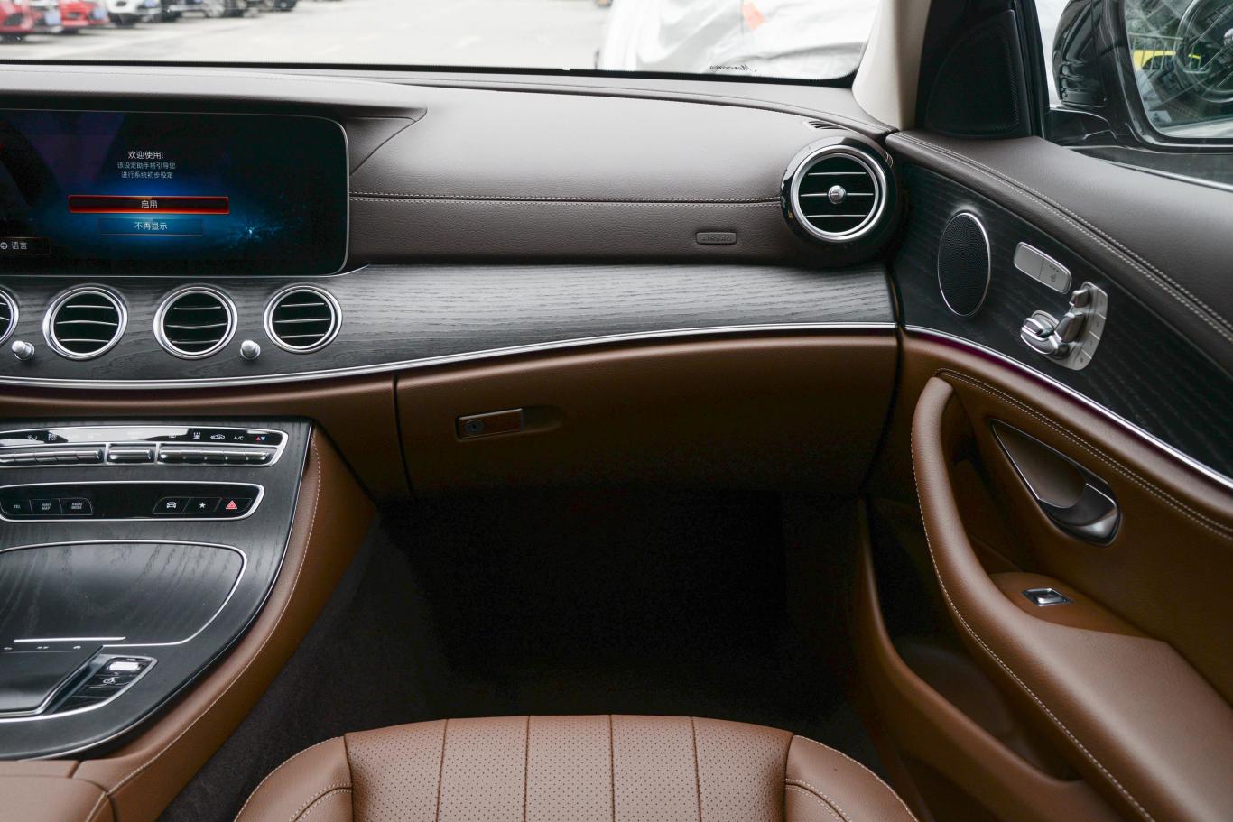 【奔驰E级 插电混动E 350 e L 插电式混合动力轿车副驾驶位区域图片-汽车图片大全】-易车