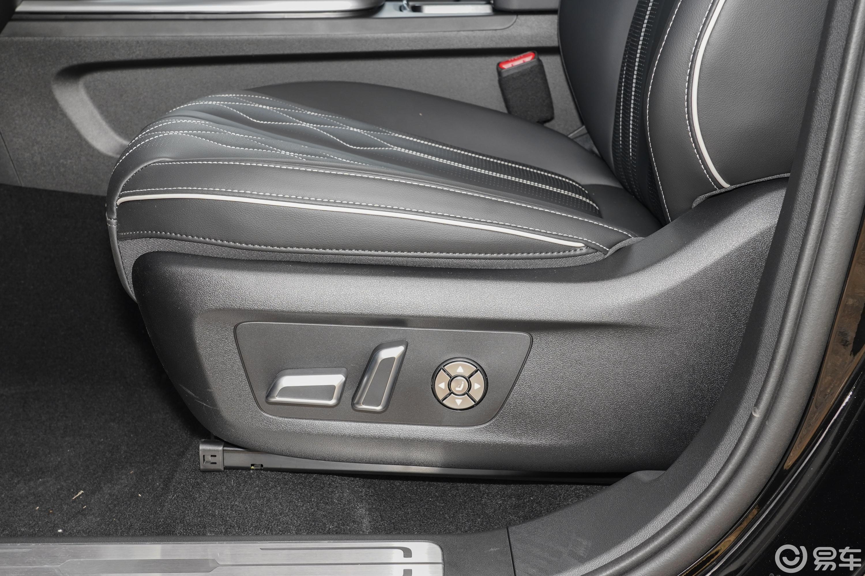 【坦克300越野版 2.0T 挑战者主驾座椅调节图片-汽车图片大全】-易车