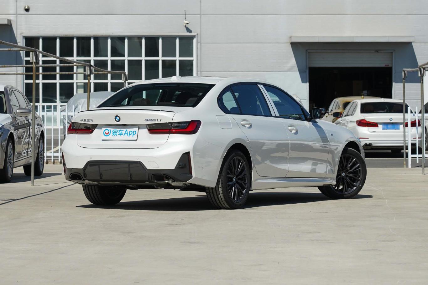 【宝马3系325Li M运动曜夜套装侧后45度车头向右水平图片-汽车图片大全】-易车