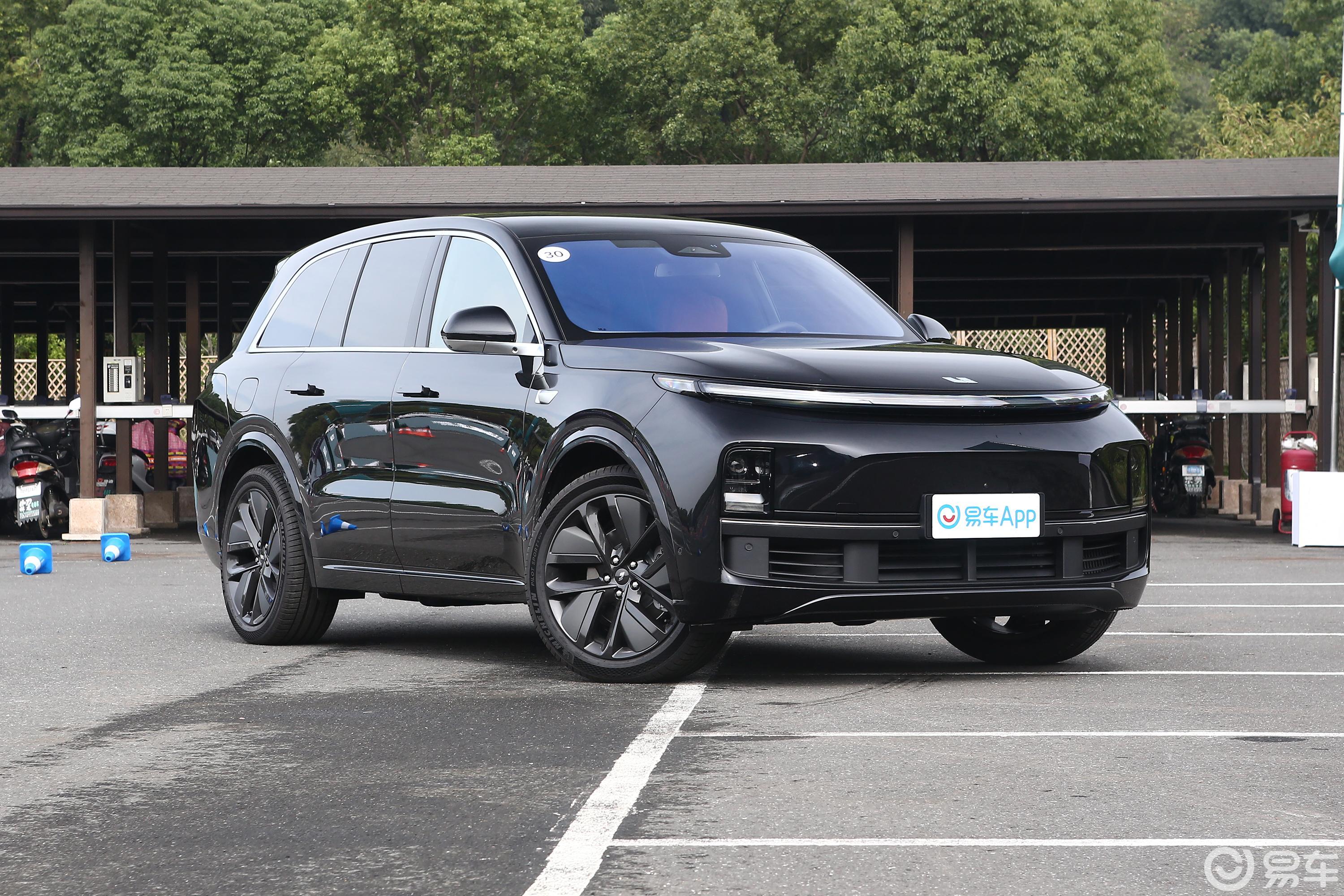 【理想L8L8 Pro版侧前45度车头向右水平图片-汽车图片大全】-易车