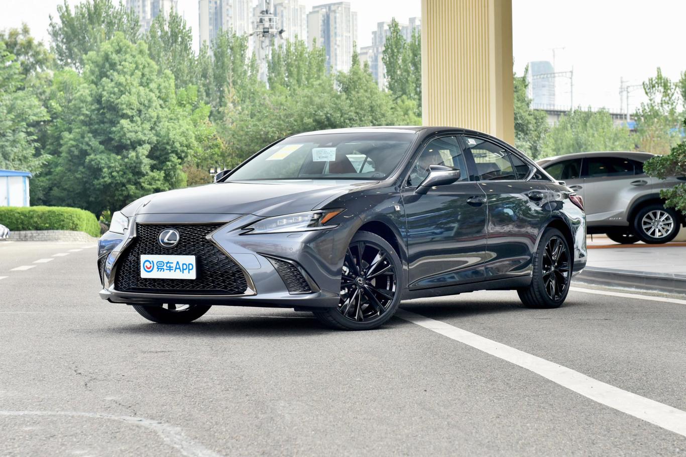 【雷克萨斯ES300h F SPORT侧前45度车头向左水平图片-汽车图片大全】-易车