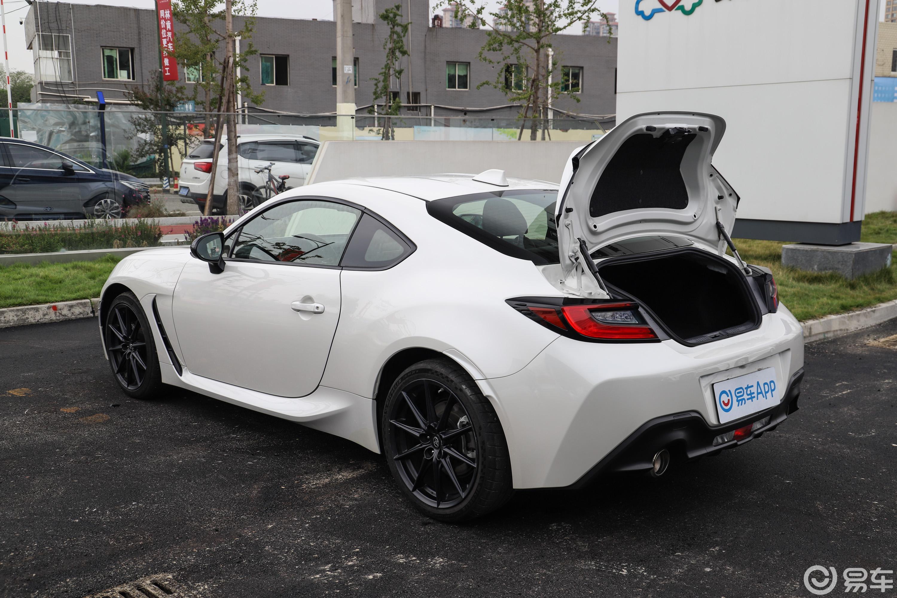 【丰田86GR 86 2.4L 手动版后备厢开启45度侧拍图片-汽车图片大全】-易车