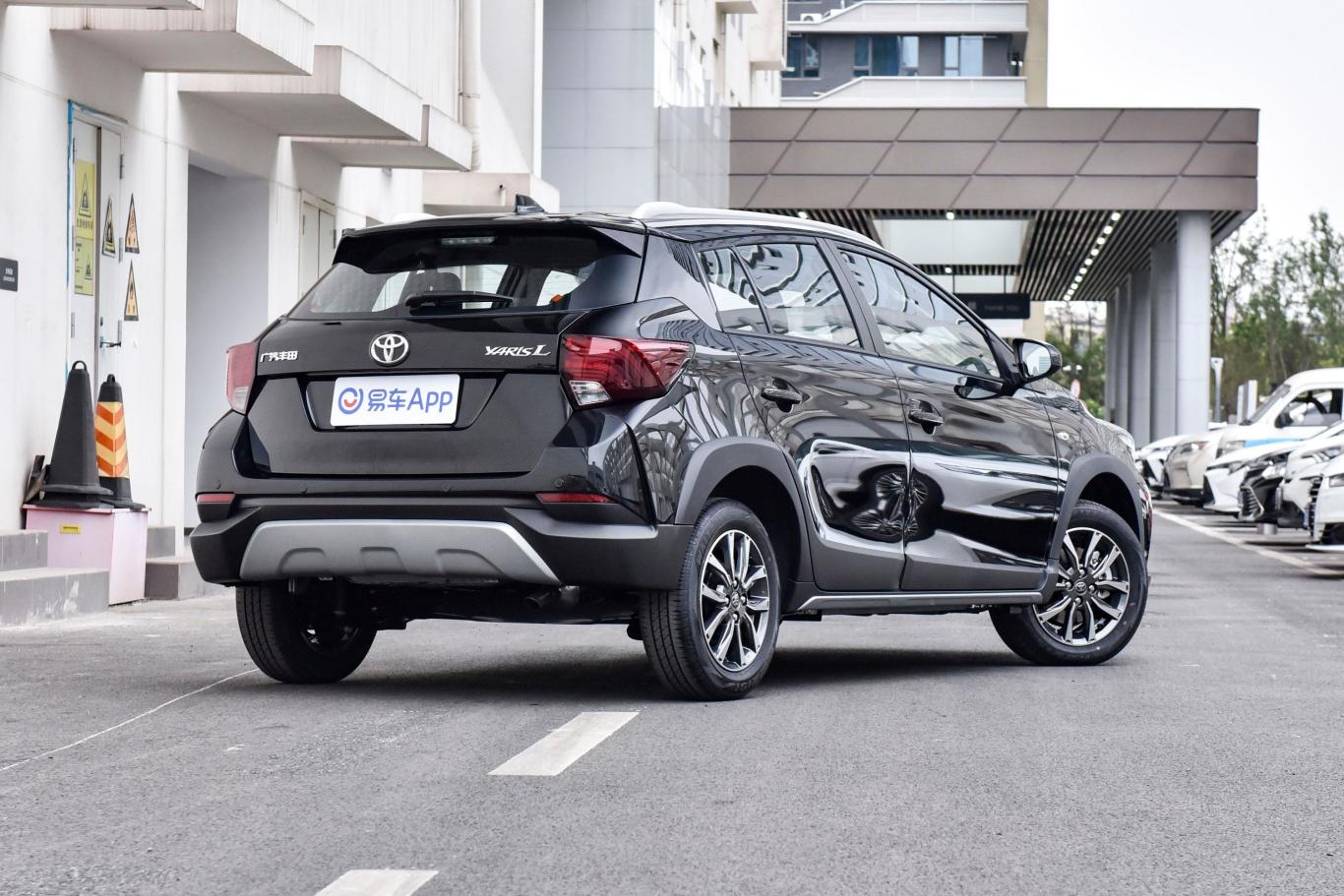 【YARiS L 致炫致炫X 1.5L CVT 豪华PLUS版侧后45度车头向右水平图片-汽车图片大全】-易车