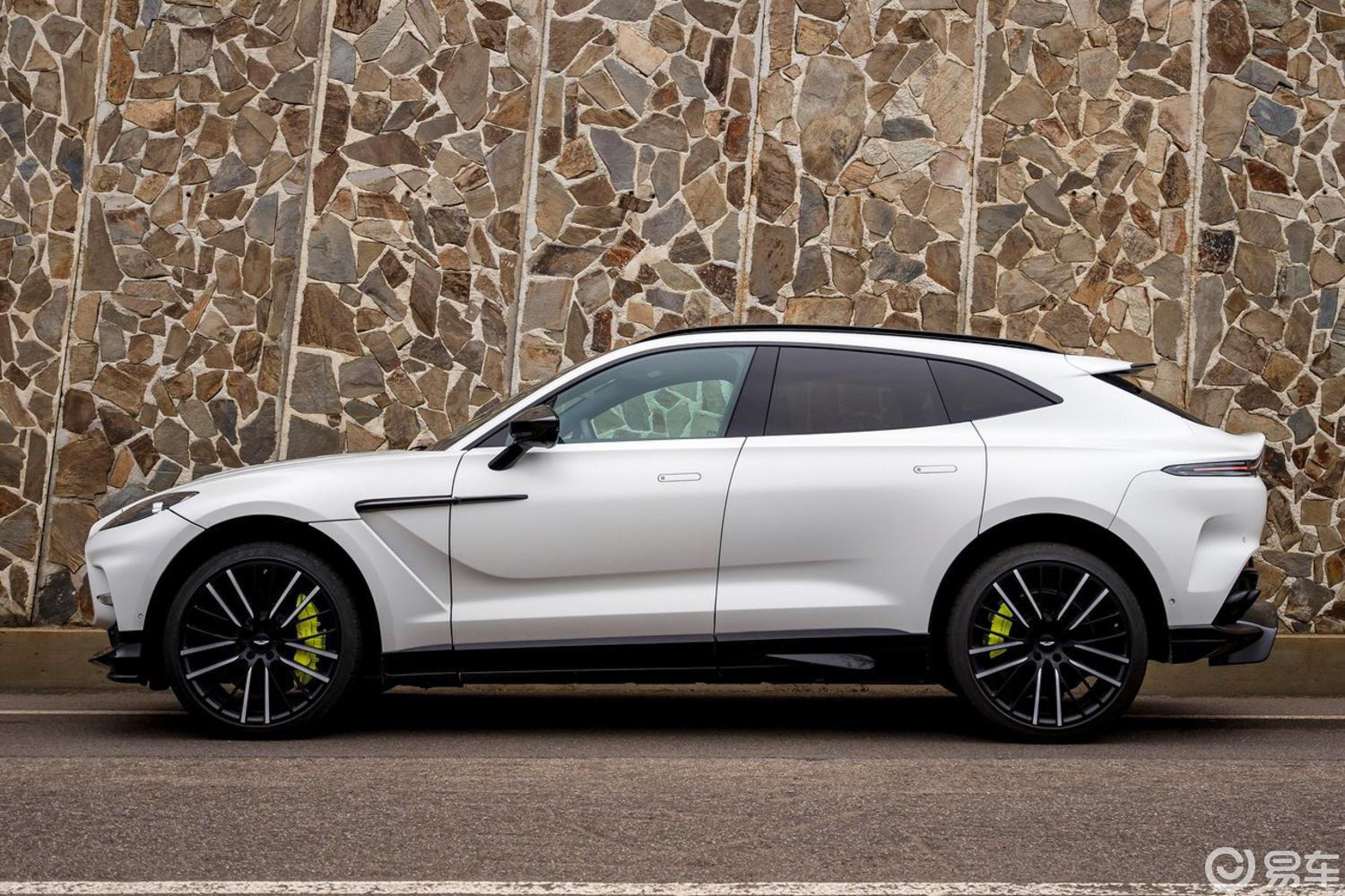 【阿斯顿·马丁DBX图片-汽车图片大全】-易车