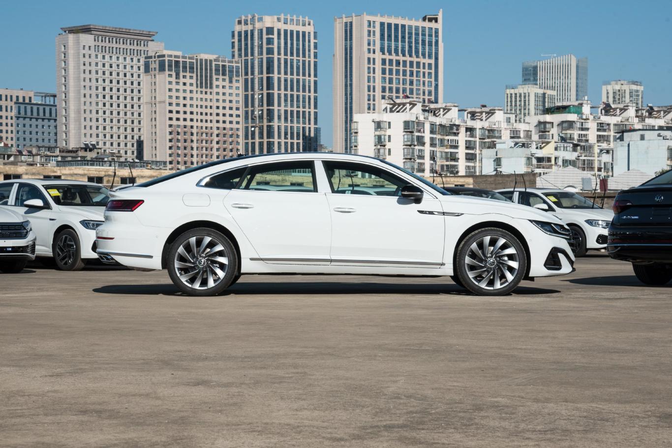 【一汽-大众CC380TSI 夺目版正侧车头向右水平图片-汽车图片大全】-易车