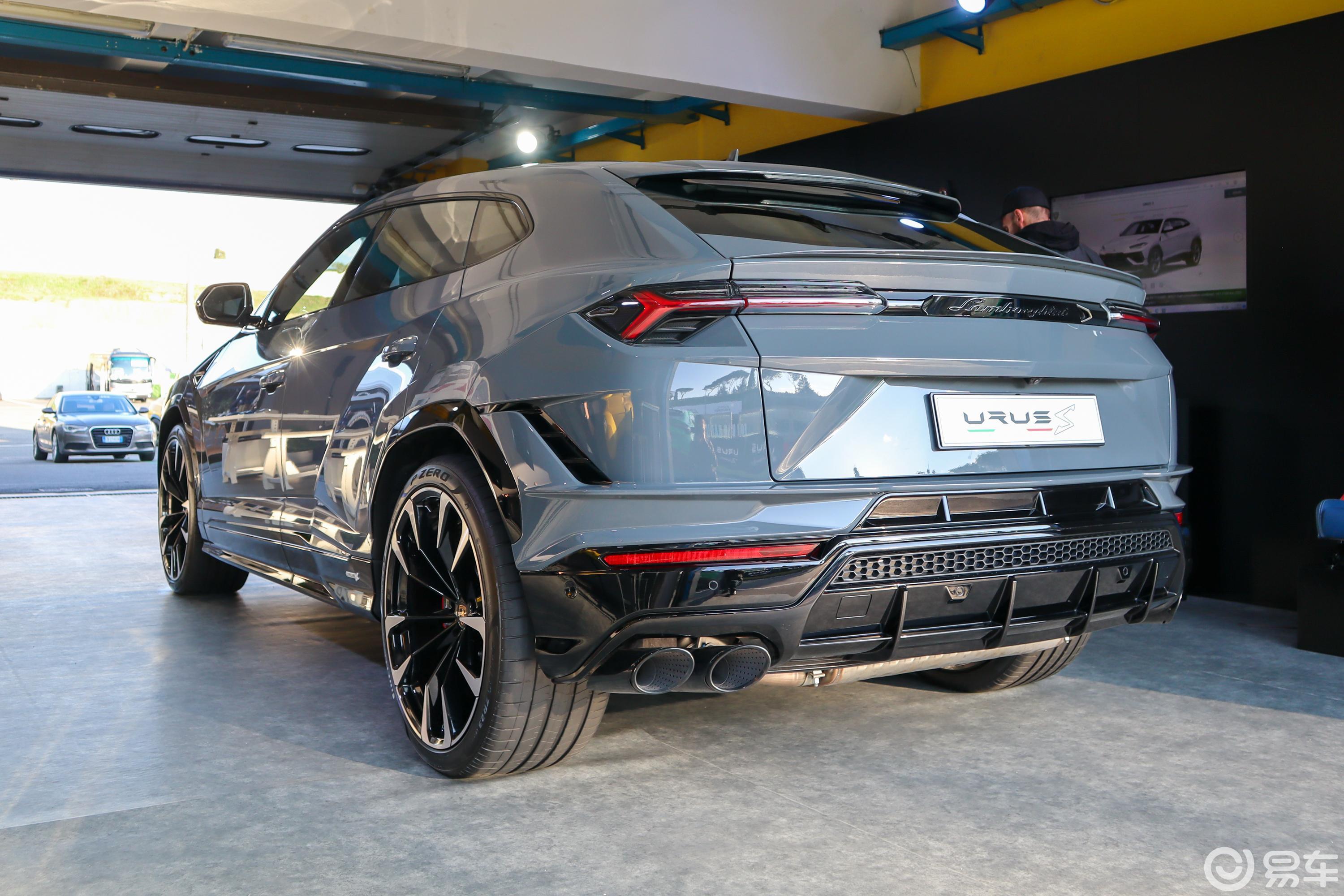 【Urus4.0T V8 S侧后45度车头向左水平图片-汽车图片大全】-易车