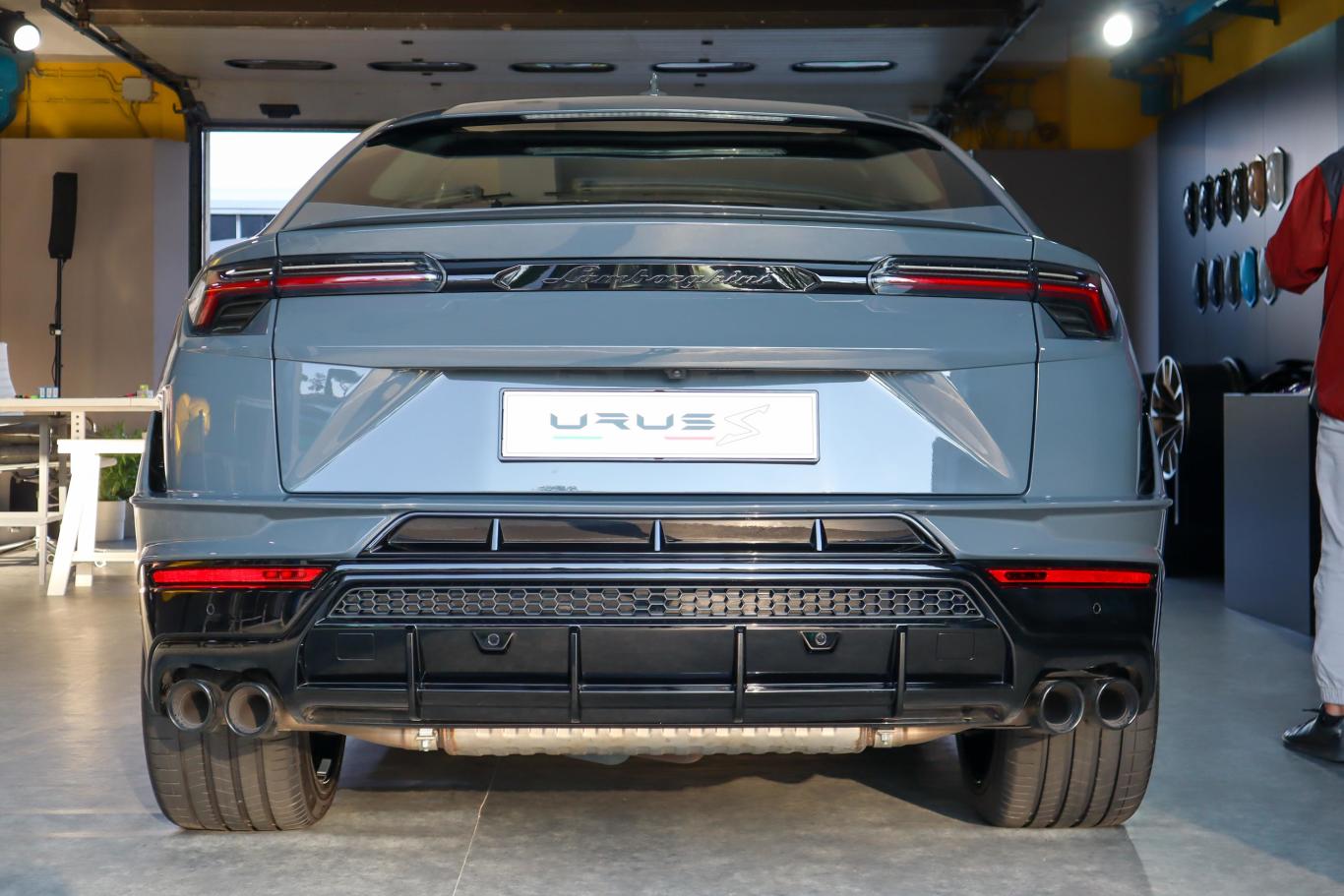 【Urus4.0T V8 S正后水平图片-汽车图片大全】-易车