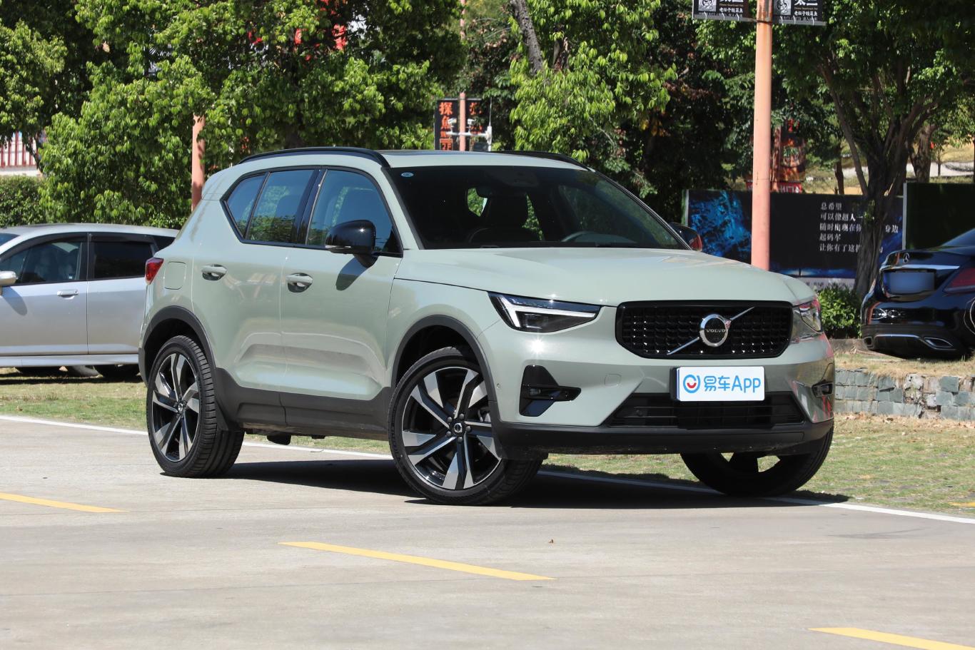 【沃尔沃XC40B4 四驱智雅运动版侧前45度车头向右水平图片-汽车图片大全】-易车