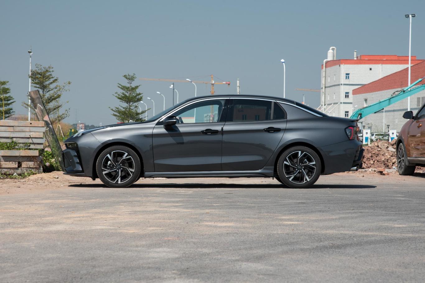 【领克031.5T 双离合两驱劲Pro 5座正侧车头向左水平图片-汽车图片大全】-易车