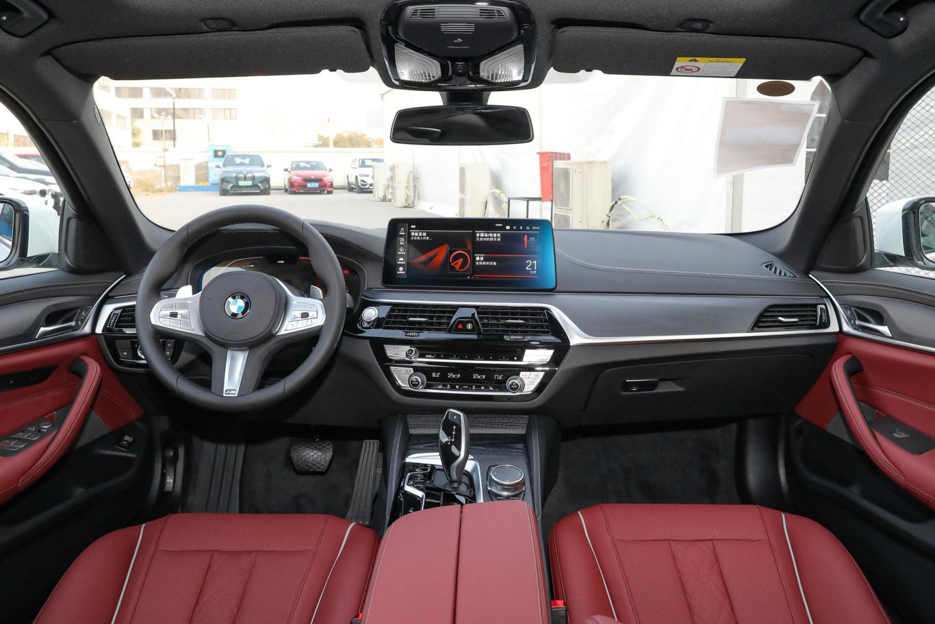 【宝马5系改款二 530Li xDrive M运动套装内饰全景正拍图片-汽车图片大全】-易车