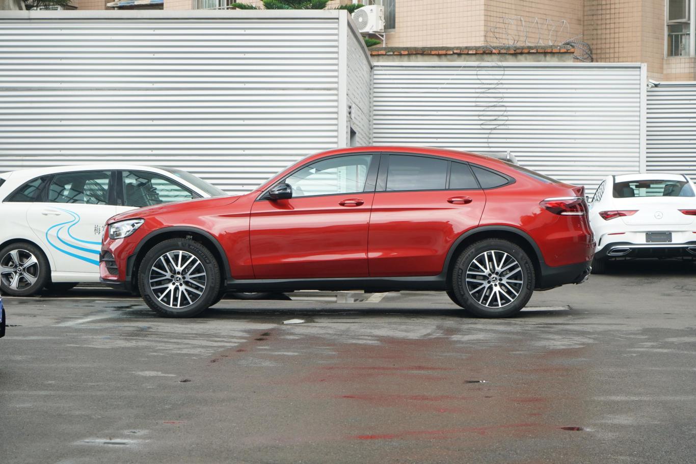 【奔驰GLC轿跑GLC 260 4MATIC 轿跑SUV正侧车头向左水平图片-汽车图片大全】-易车