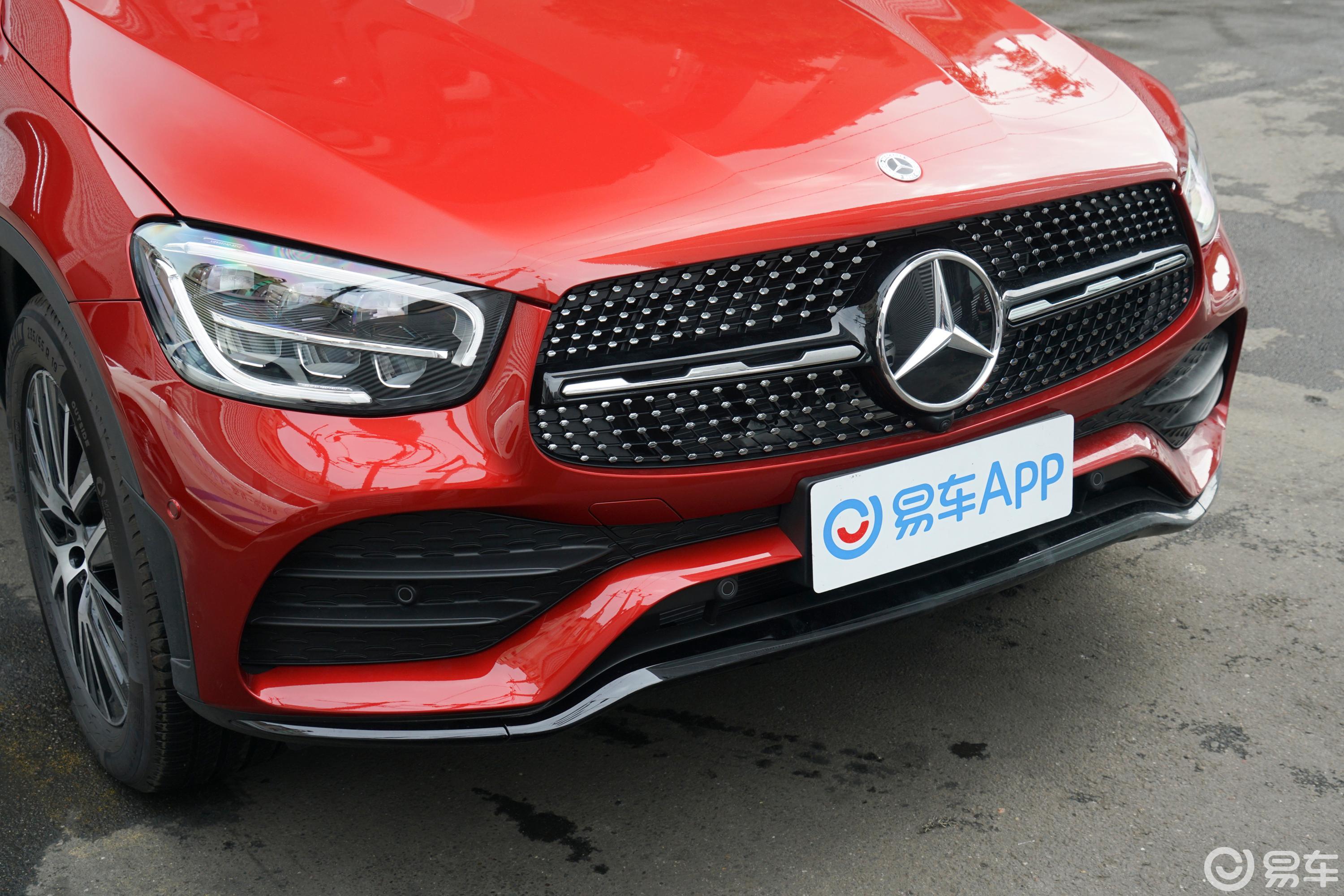 【奔驰GLC轿跑GLC 260 4MATIC 轿跑SUV前格栅侧俯拍图片-汽车图片大全】-易车
