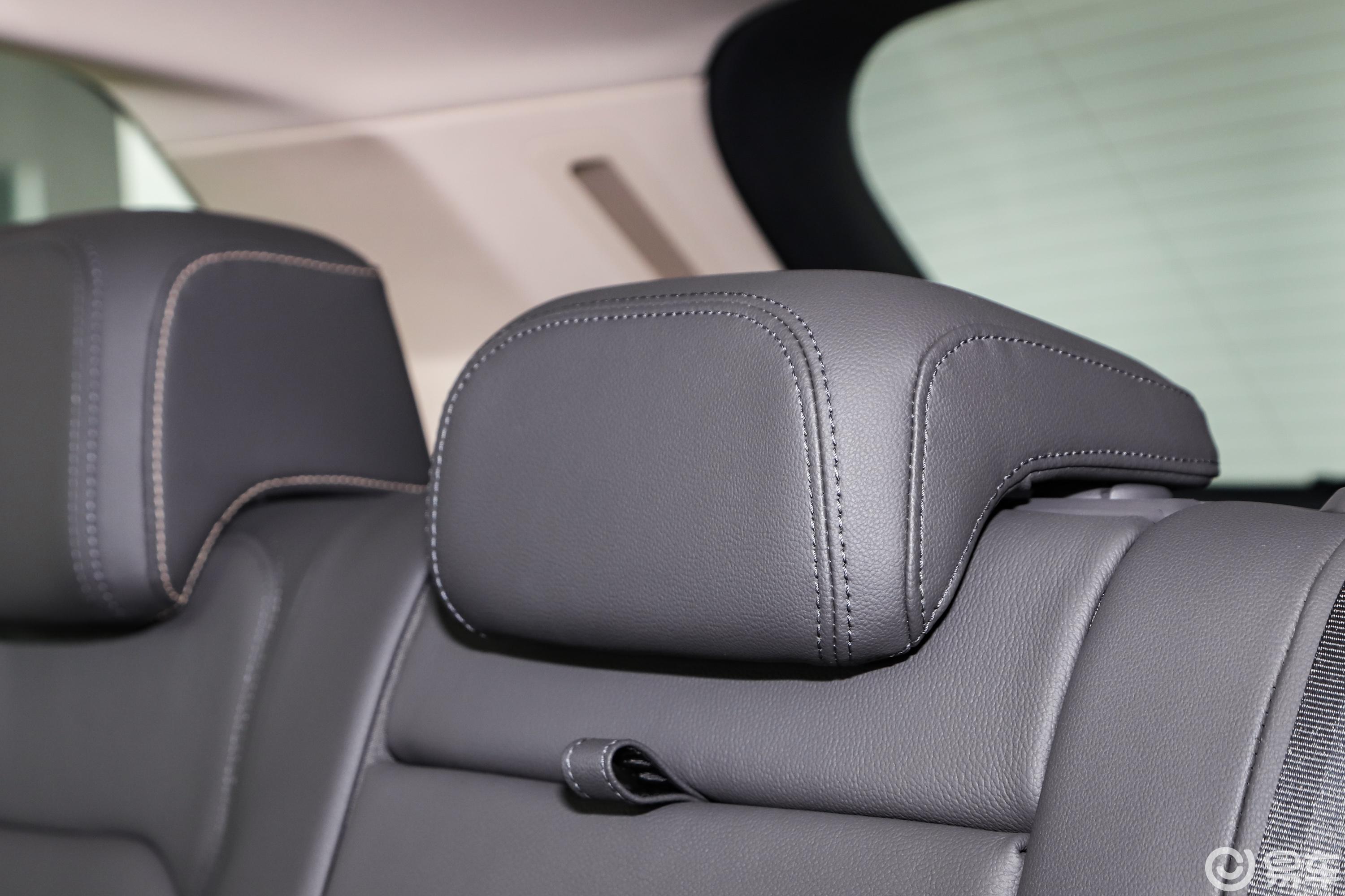 【途锐2.0T 锐尚版后排空间图片-汽车图片大全】-易车