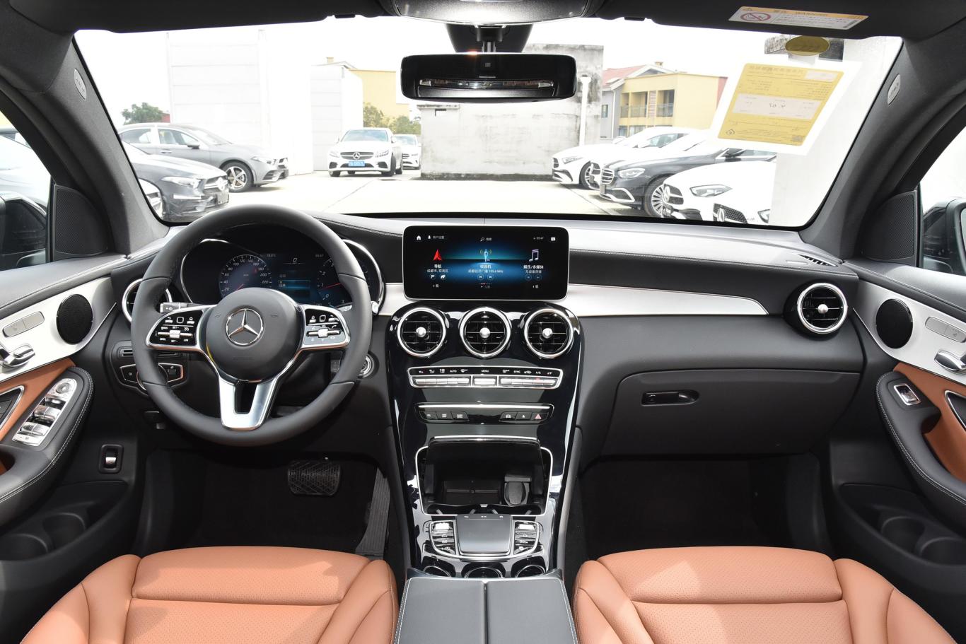 【奔驰GLC轿跑GLC 260 4MATIC 轿跑SUV内饰全景正拍图片-汽车图片大全】-易车