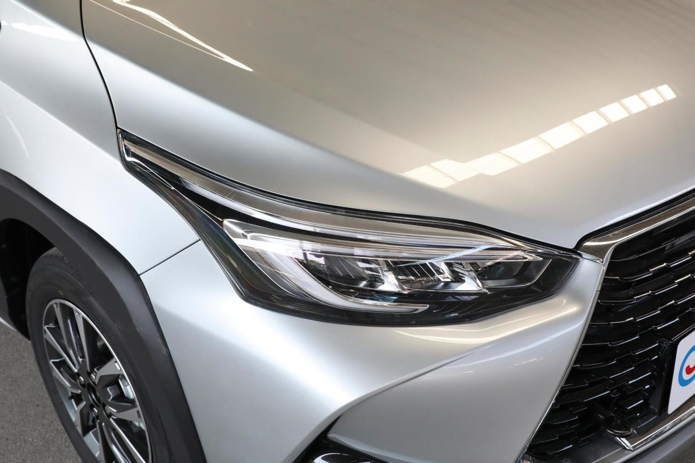 【YARiS L 致炫致炫X 1.5L CVT 豪华PLUS版大灯侧45度俯拍图片-汽车图片大全】-易车