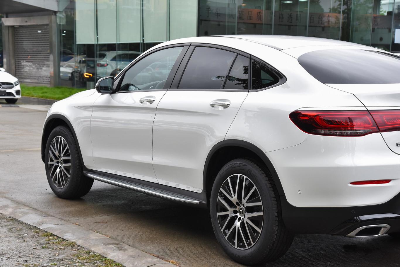 【奔驰GLC轿跑GLC 300 4MATIC 轿跑SUV外观细节图片-汽车图片大全】-易车
