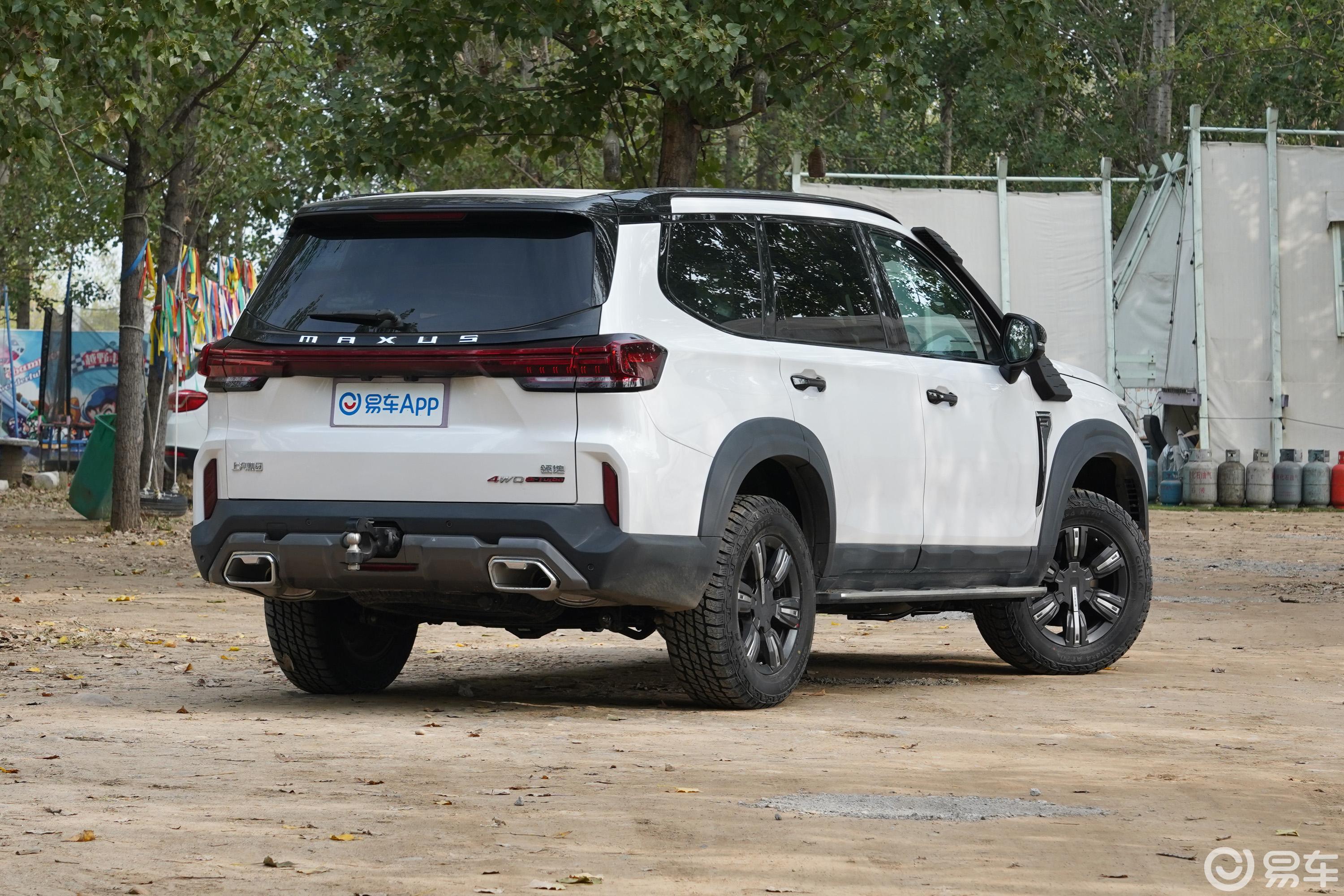 【上汽大通MAXUS 领地穿越版 2.0T 旗舰版 7座 柴油侧后45度车头向右水平图片-汽车图片大全】-易车