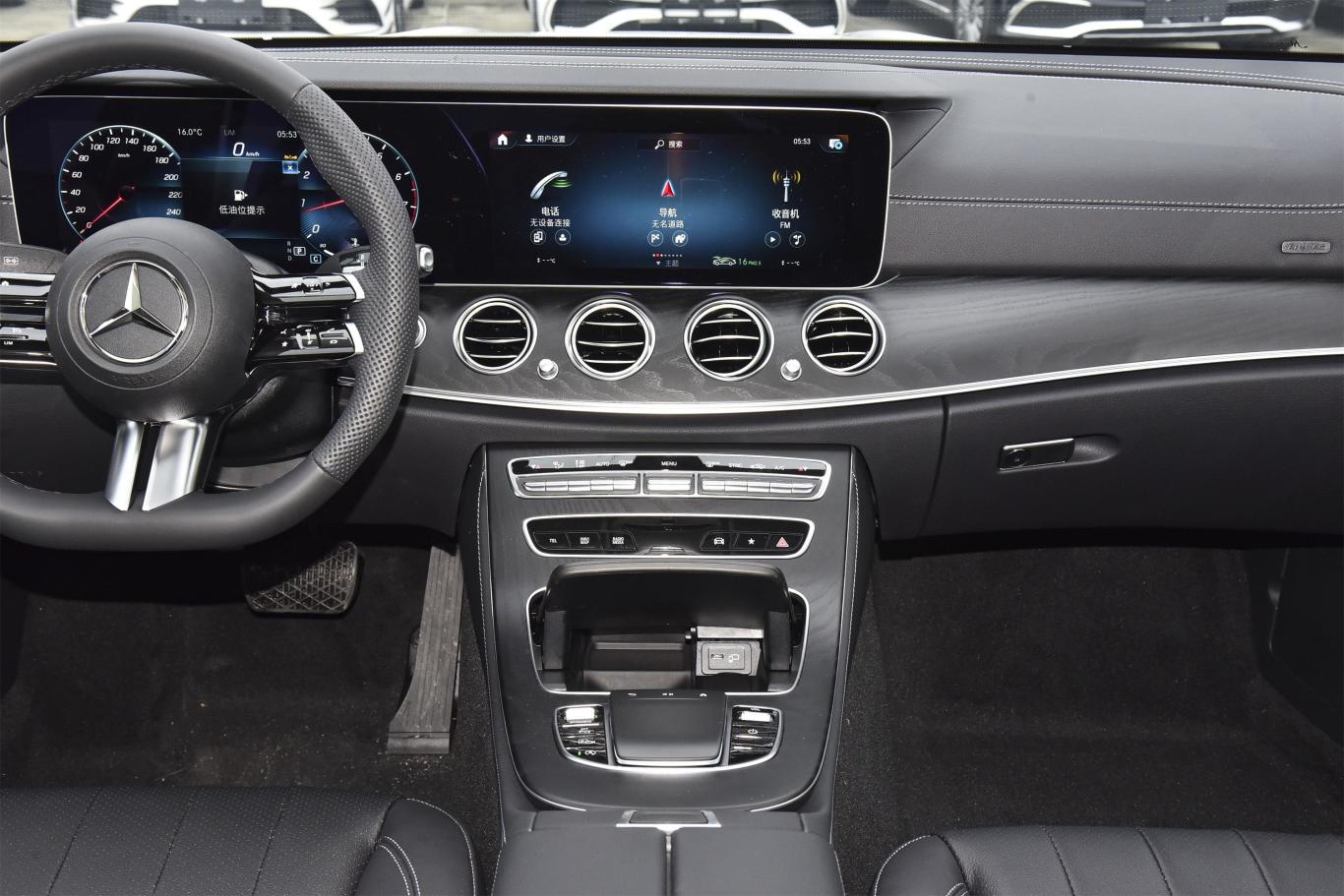 【奔驰E级(进口)E 300 时尚型运动版中控台整体图片-汽车图片大全】-易车
