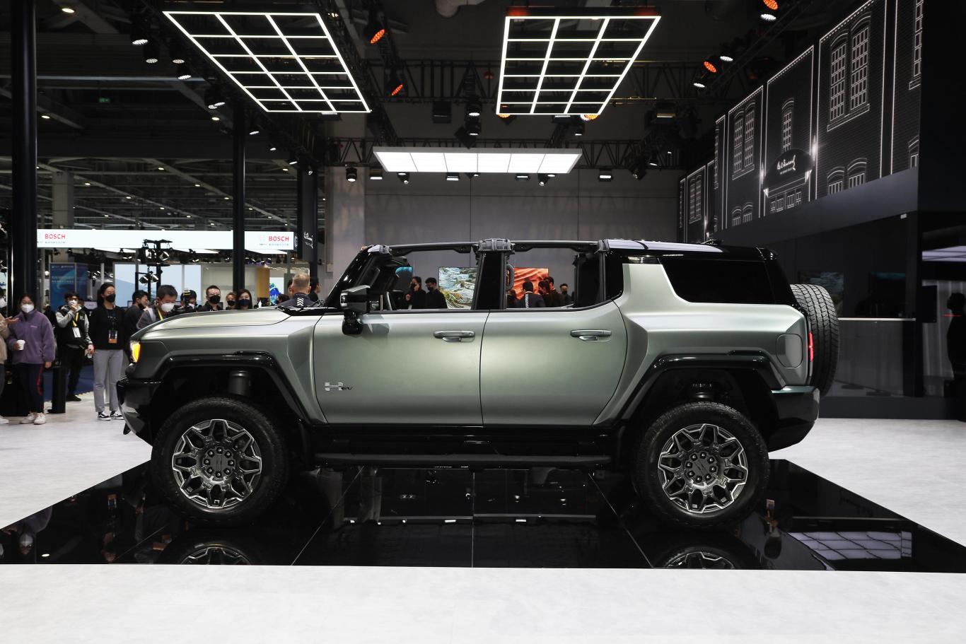 【HUMMER EV SUV顶配版正侧车头向左水平图片-汽车图片大全】-易车