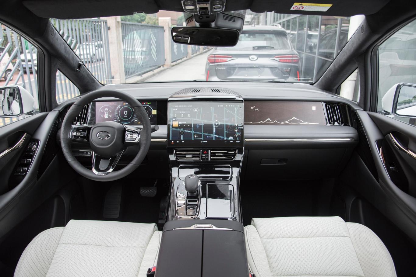 【传祺M8宗师系列 双擎 2.0T 旗舰版 7座内饰全景正拍图片-汽车图片大全】-易车