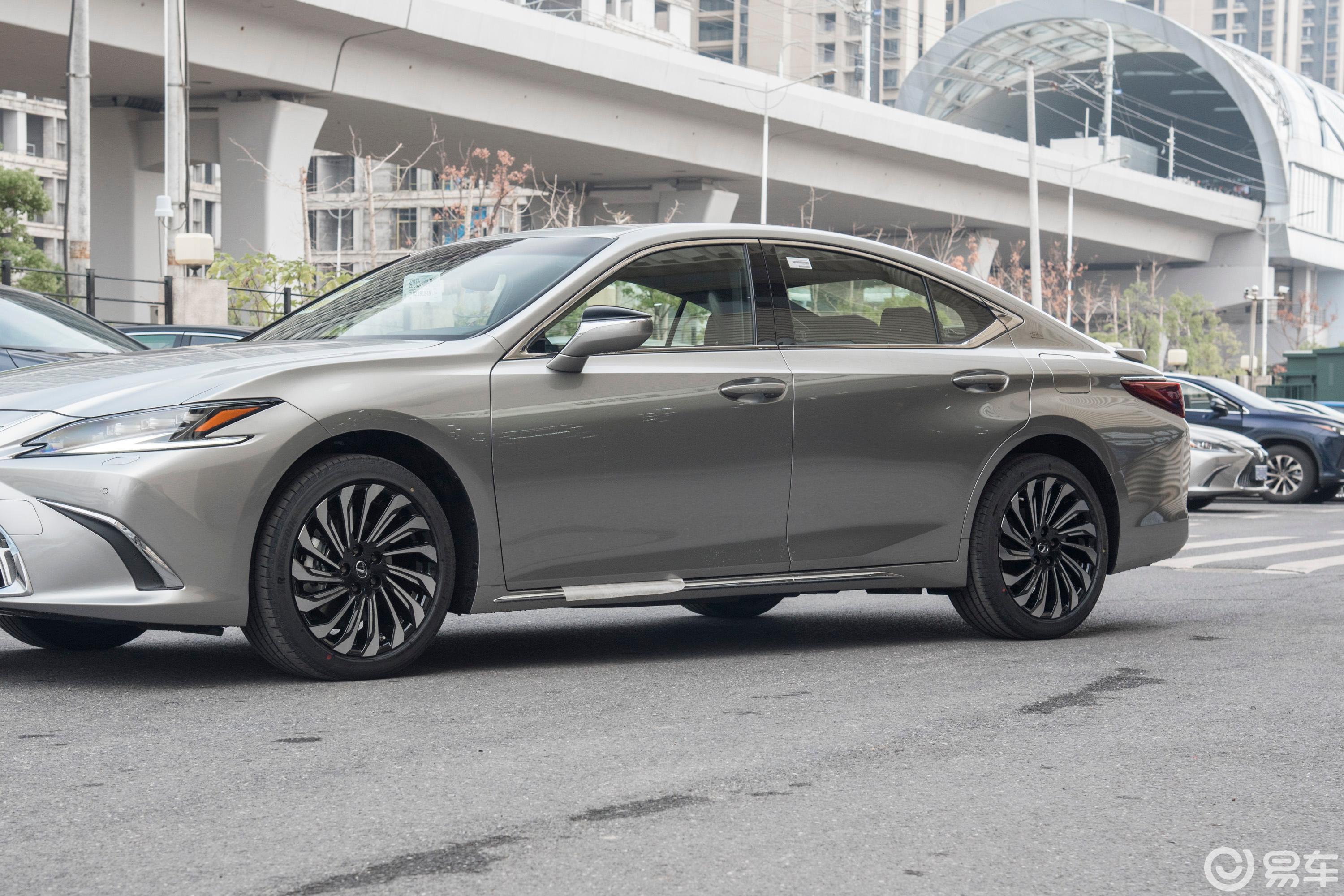 【雷克萨斯ES300h 银辉限定版外观细节图片-汽车图片大全】-易车